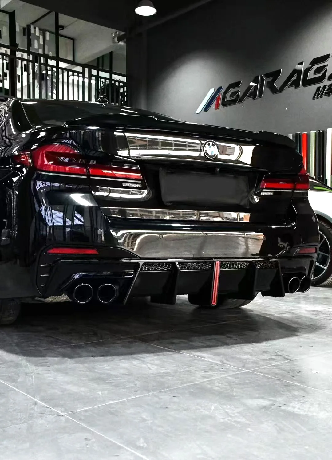 VTEN Body Kit Rear Diffuser Spoiler LED Light for BMW 5 Series G30