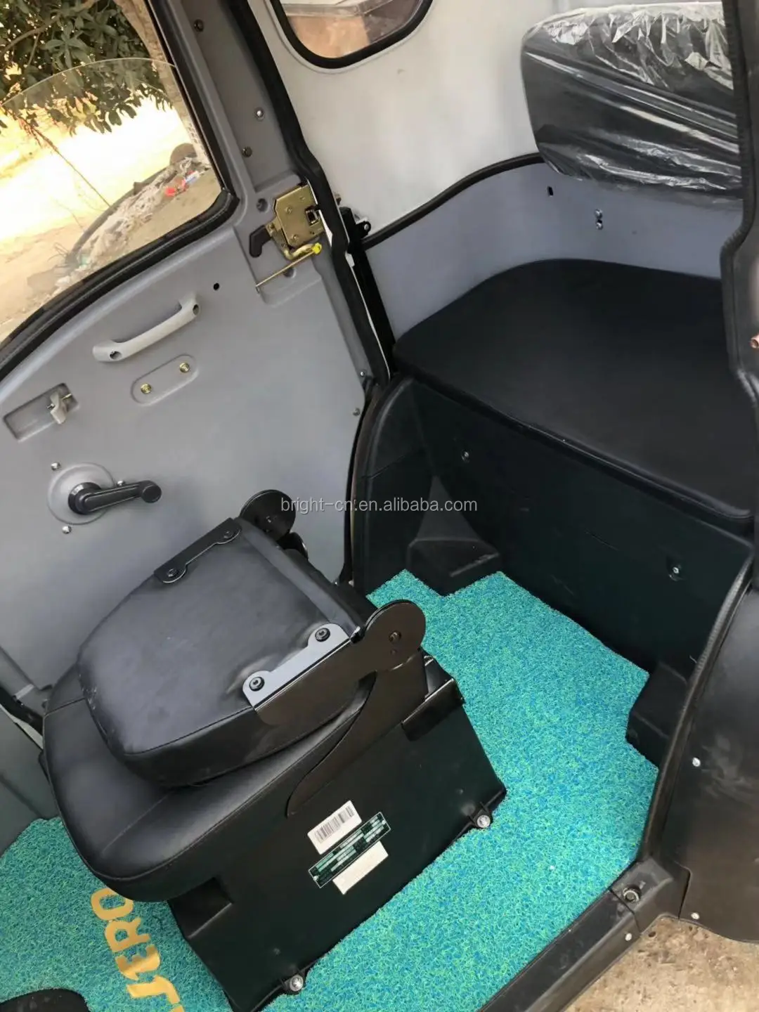 CE & COC Certified Electric Mobility Mini Car 50kw Automatic Leather ...
