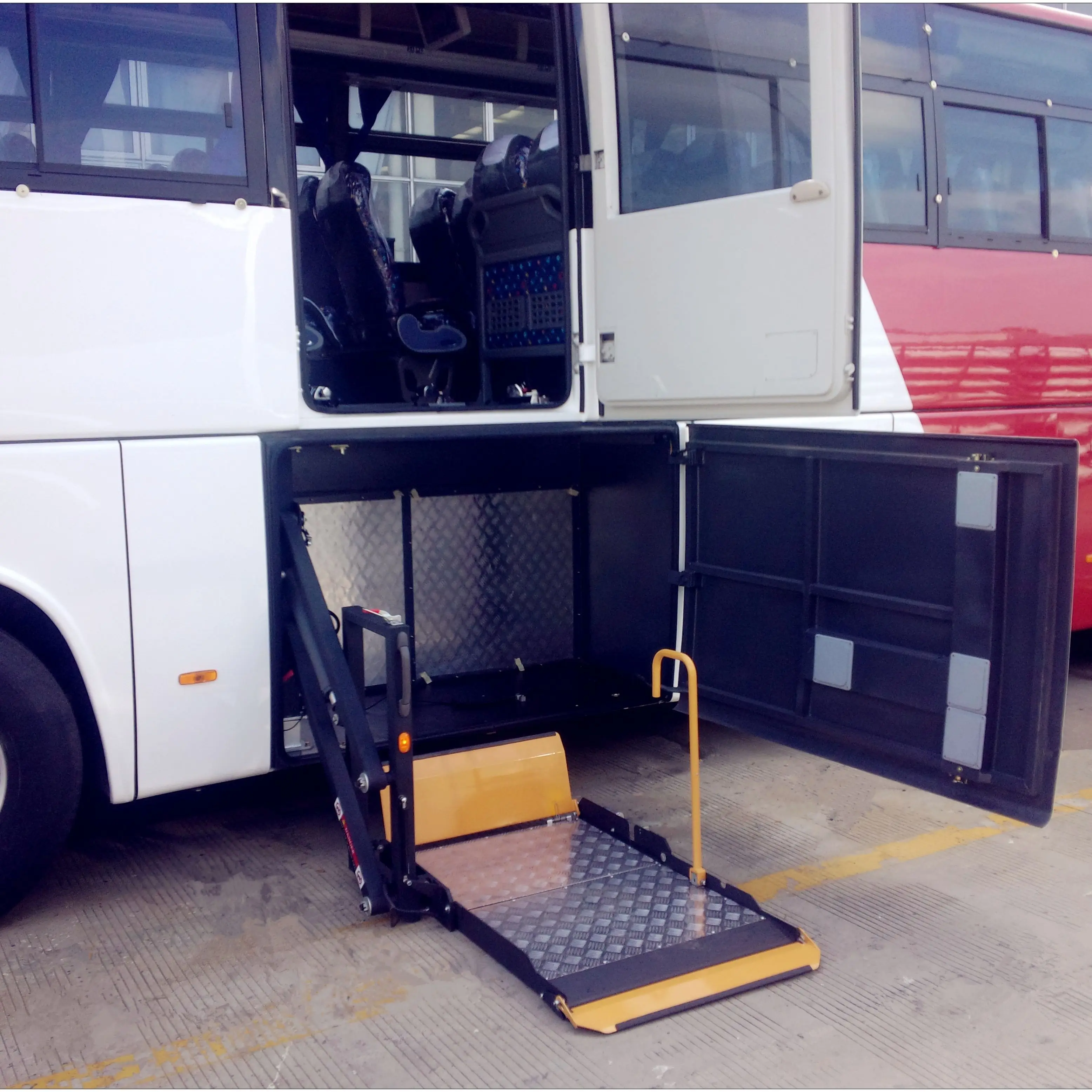 Electric Wheelchair Lift for Buses - 300kg Capacity Coach Wheelchair ...