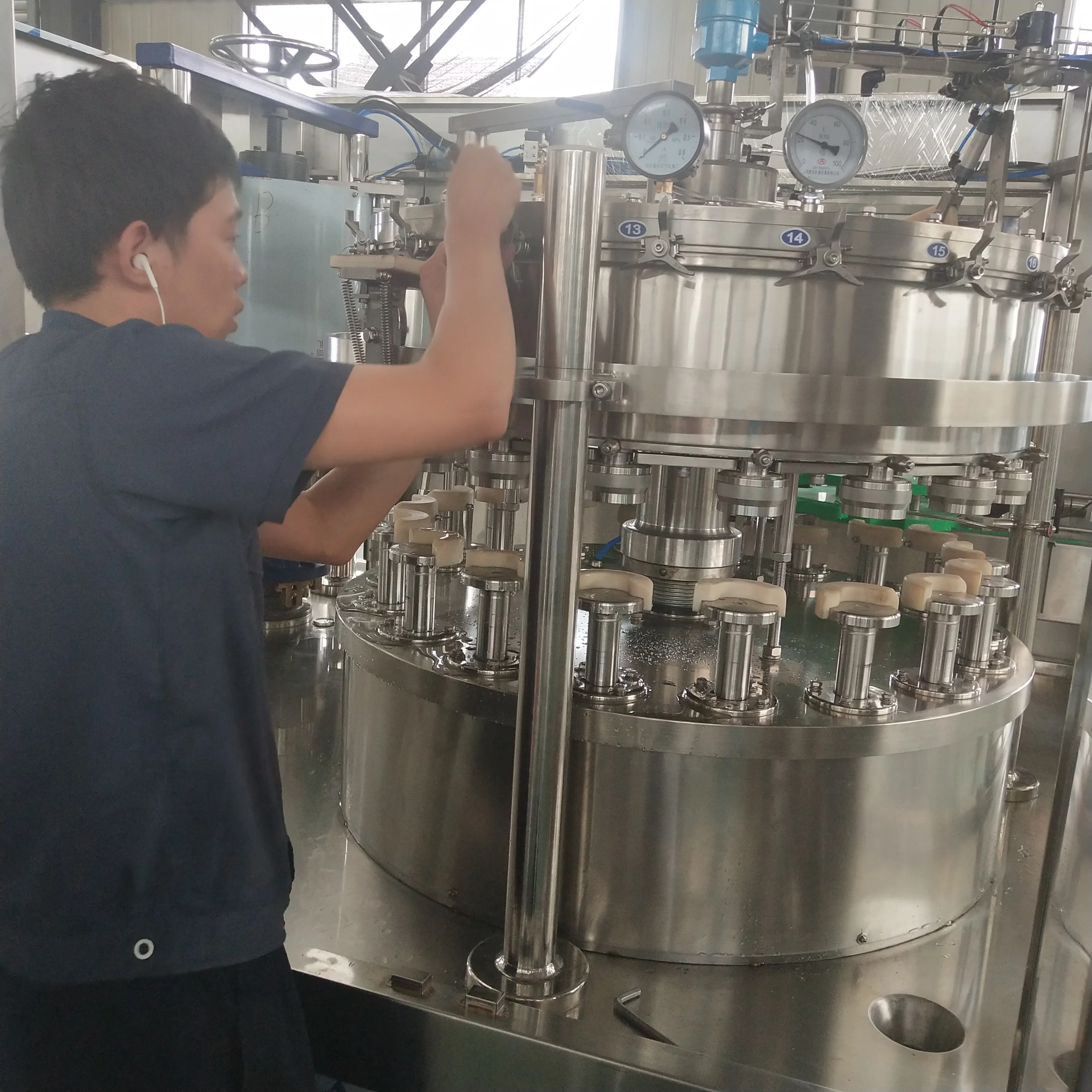 Carbonated Beverage Can Filling Machine Aluminium Can Production Line ...
