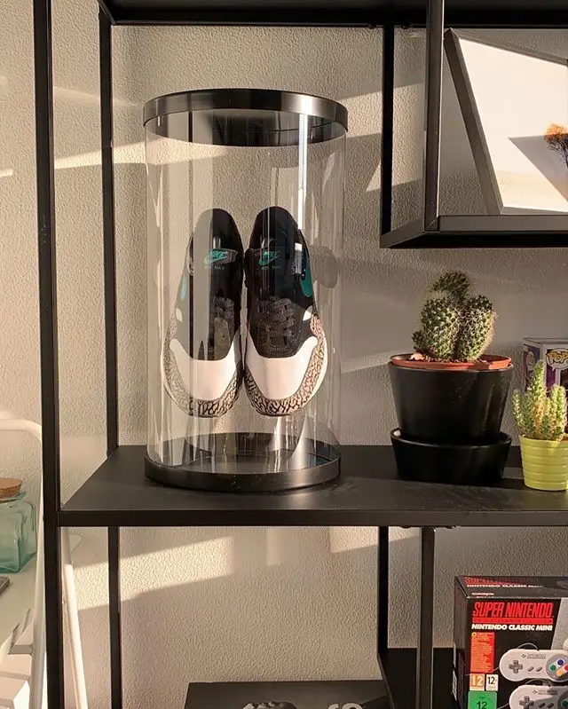 Sneakertube Capsule Shoes Box - Modern Floating Display