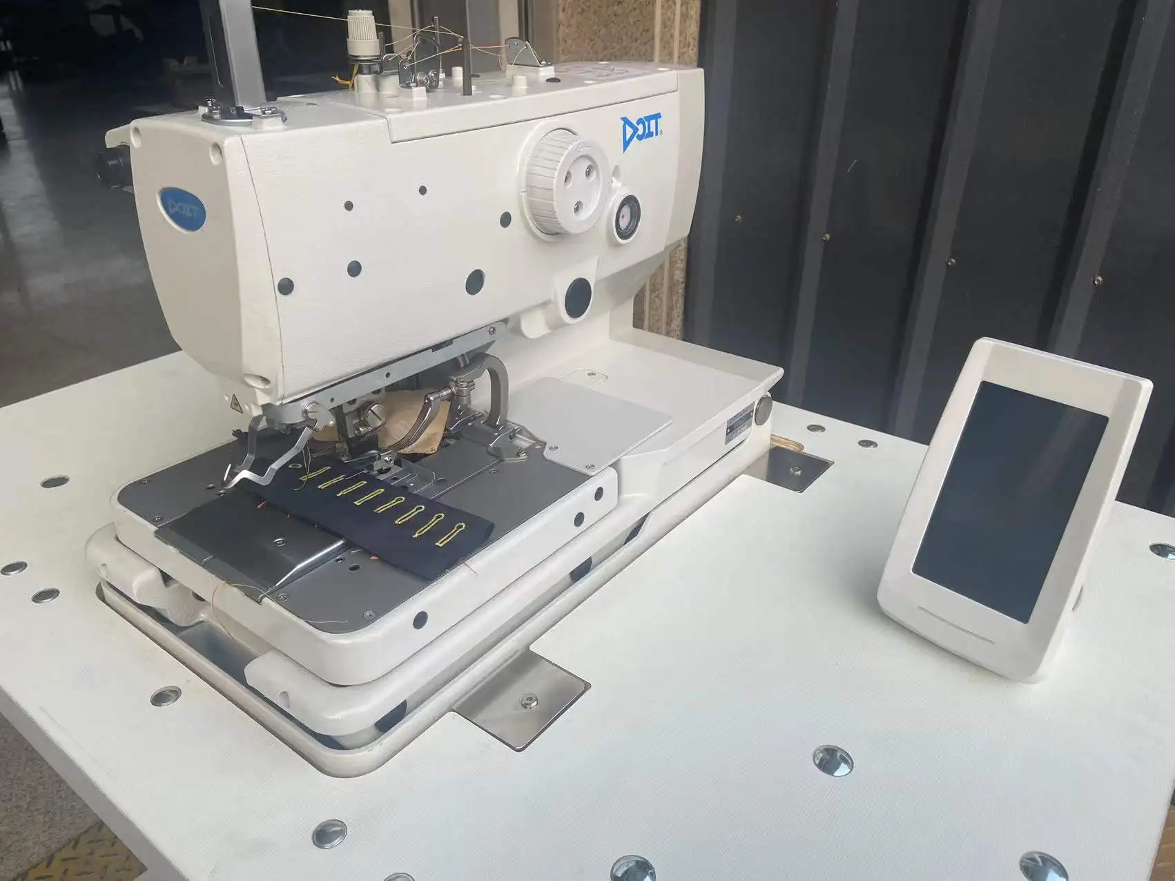 DT 9820 Industrial Button Hole Sewing Machine - Easy & Efficient