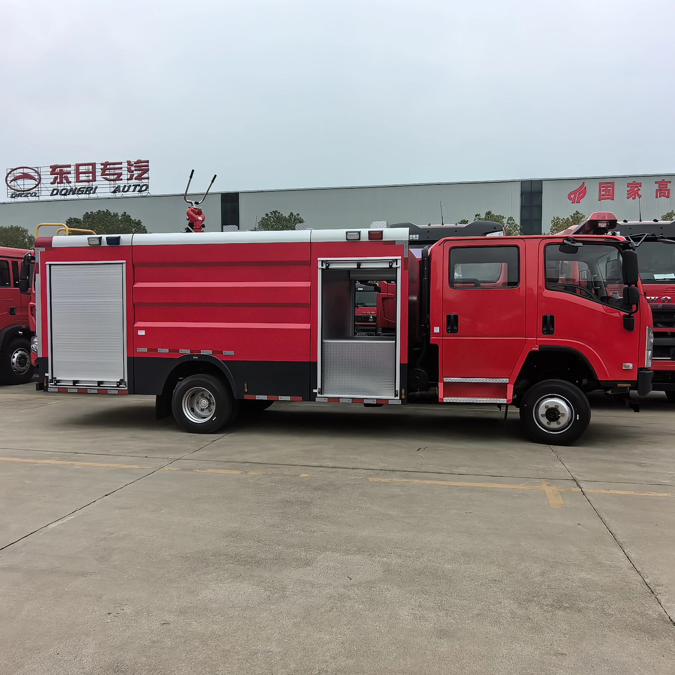 4x4 Unimog Forest Special Fire Truck with Double Cabin and Water Tank ...