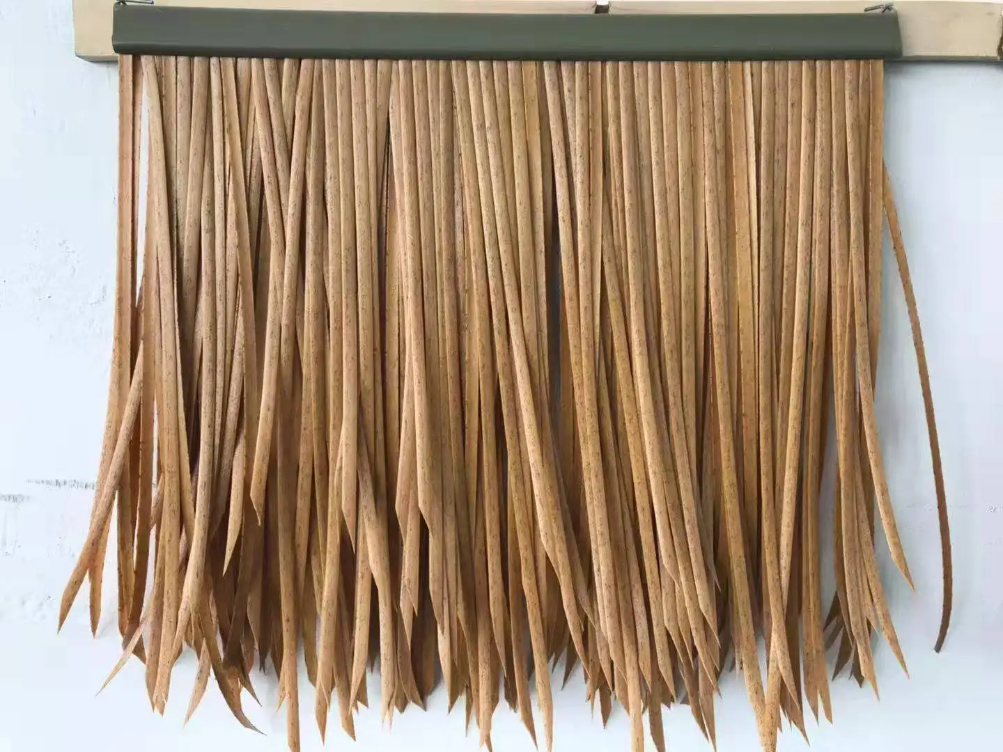 High Quality Plastic Roof Thatching Reed Synthetic Artificial Palm ...