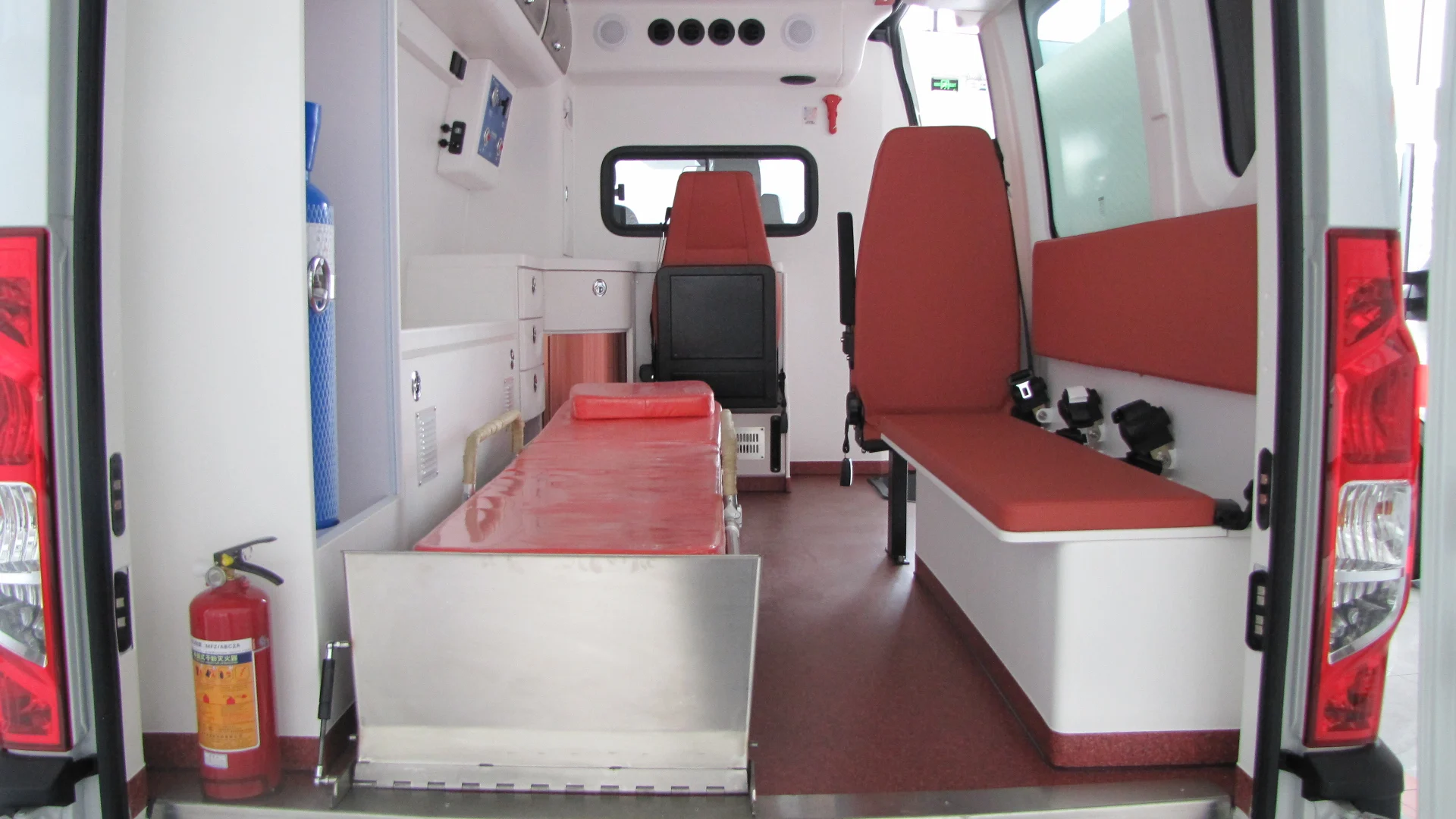 Emergency Vehicles Iveco Ambulance Car Wolfson Long-axle High-roof ...