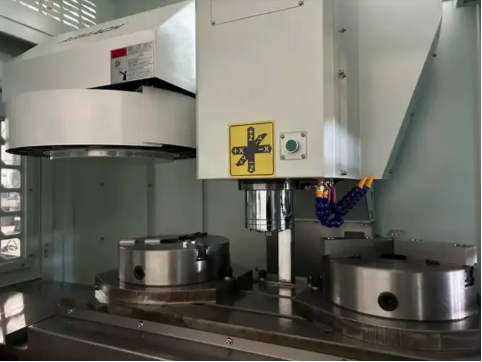 Dongs 3 Axis High Speed Machining Center Double Chuck Cnc Vertical Milling Machine Vmc1050 - Buy ...