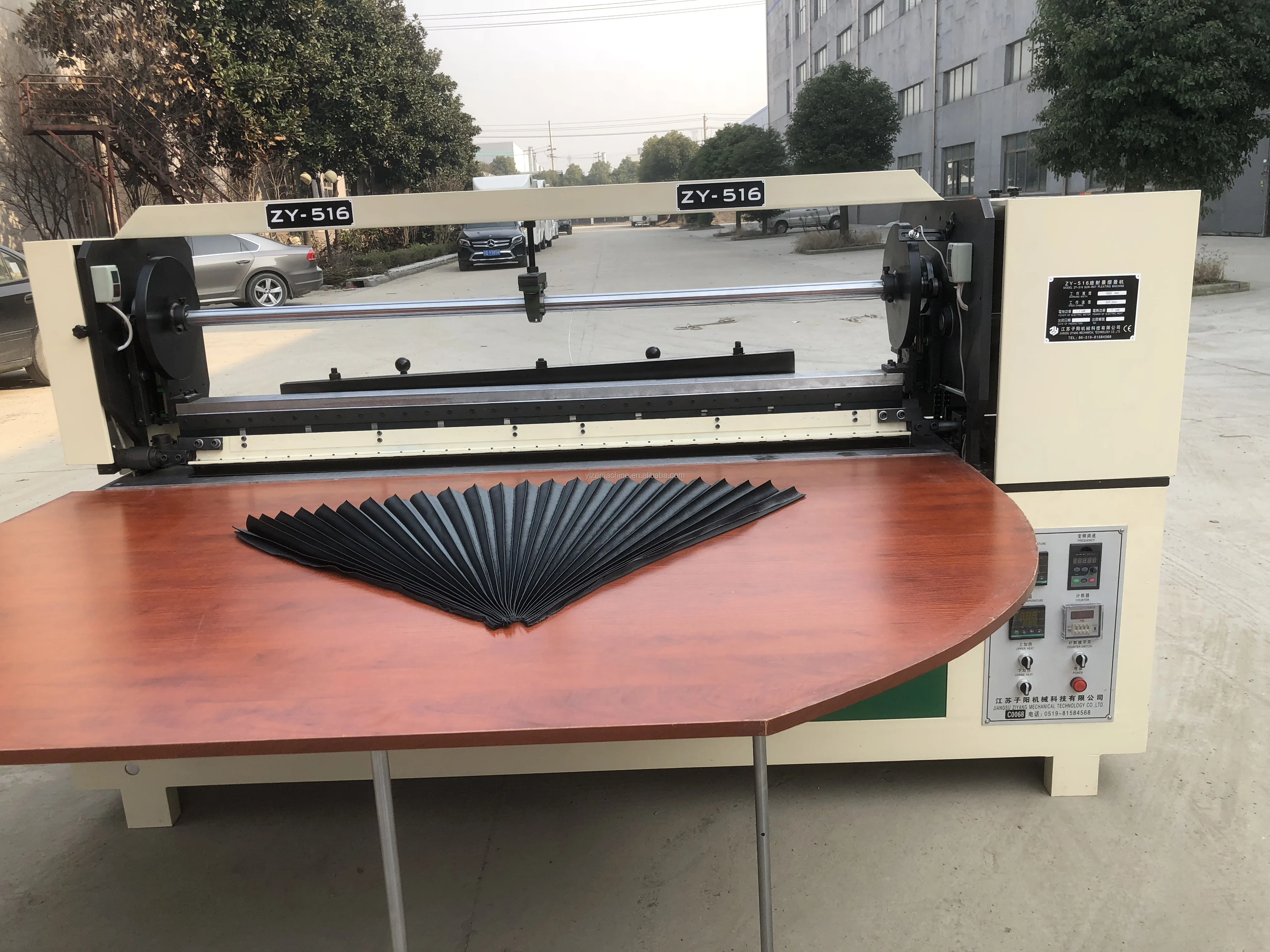 Automatic Rotary Fabric Pleating Machine - Skirt Pleated