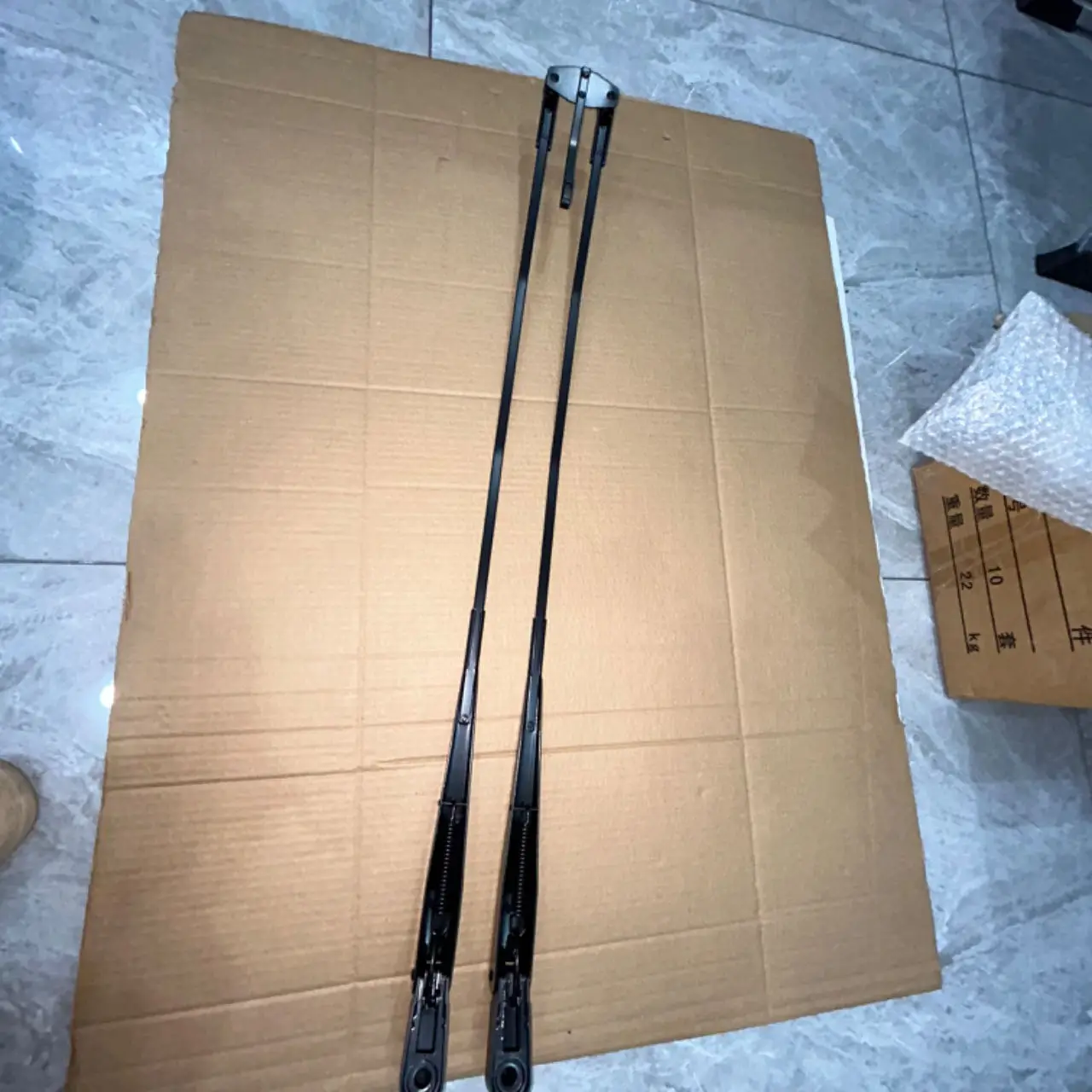 Wiper Arm for Bus Truck - High-Quality & Universal Fit