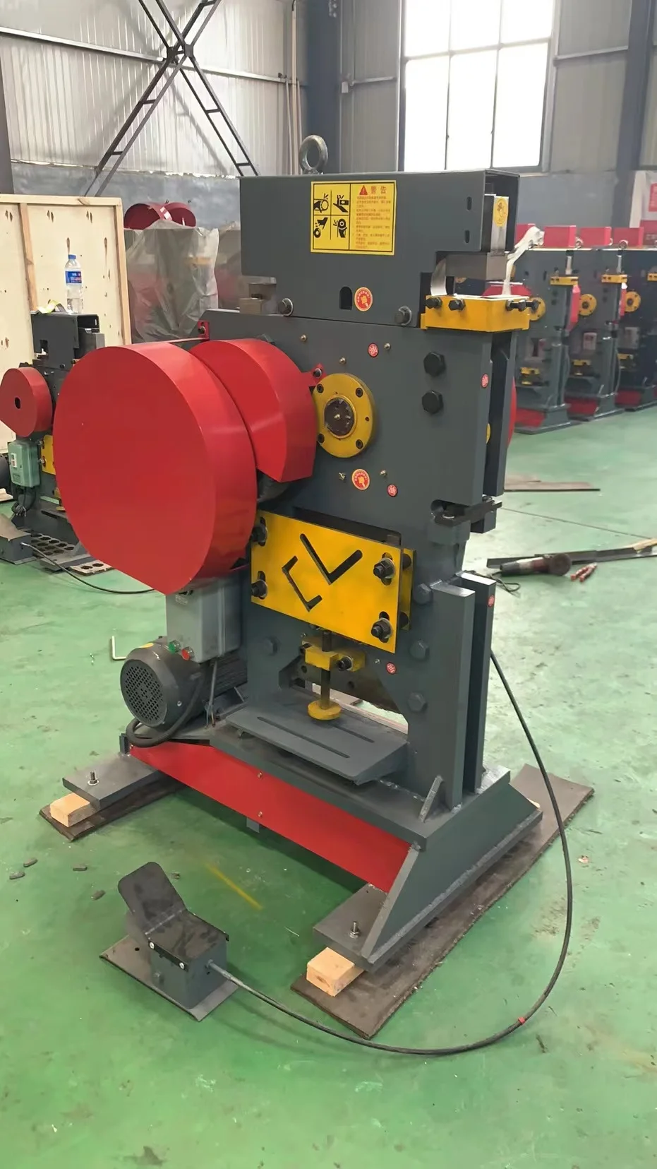 2.2/4kw 380v Multifunctional Punching And Shearing Machine For Angle ...