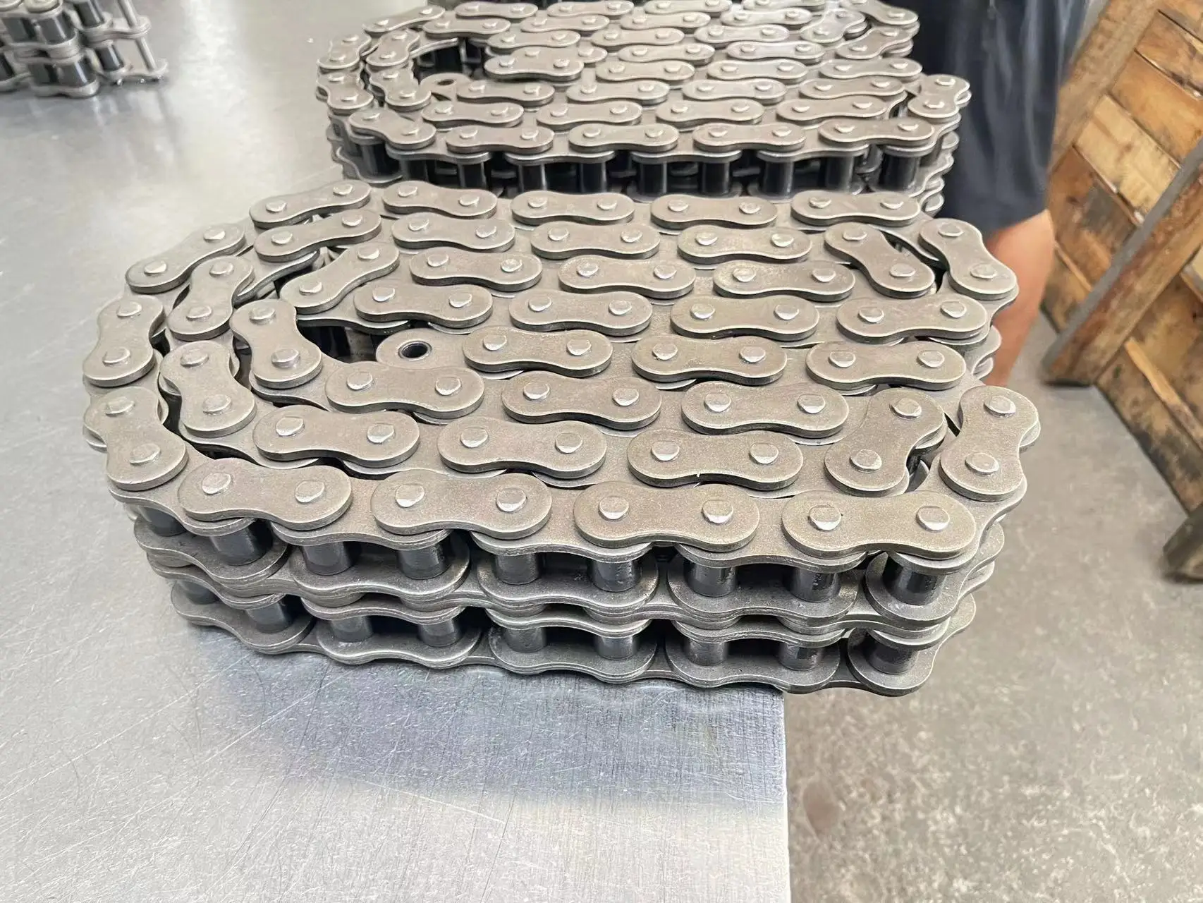 Durabel & Heavy Duty 428h-106l Motorcycle Chains With Neutral Colorful ...