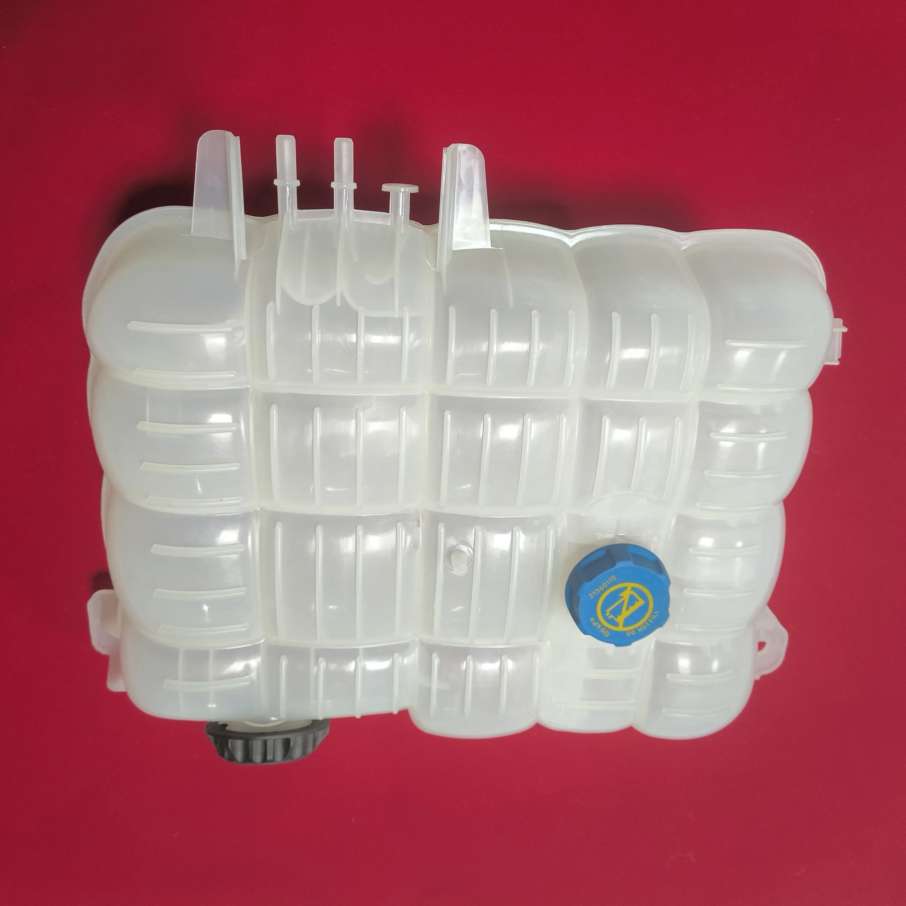 Expansion Tank Cooling Water Tank 17221971 22821822 21360161 For Volvo ...