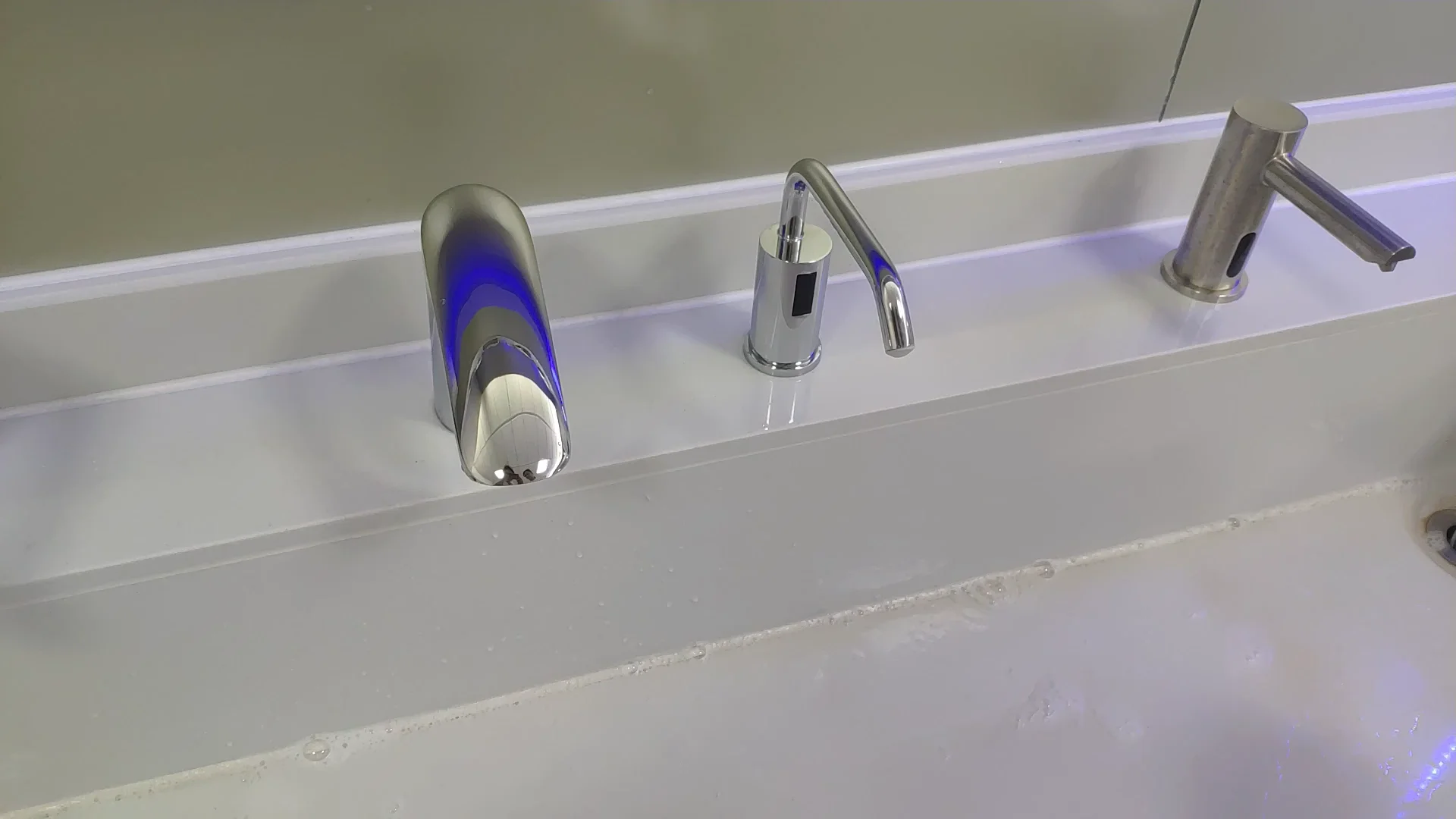 Commercial Modern Deck Mounted Touchless Chrome Faucet Sensor Automatic