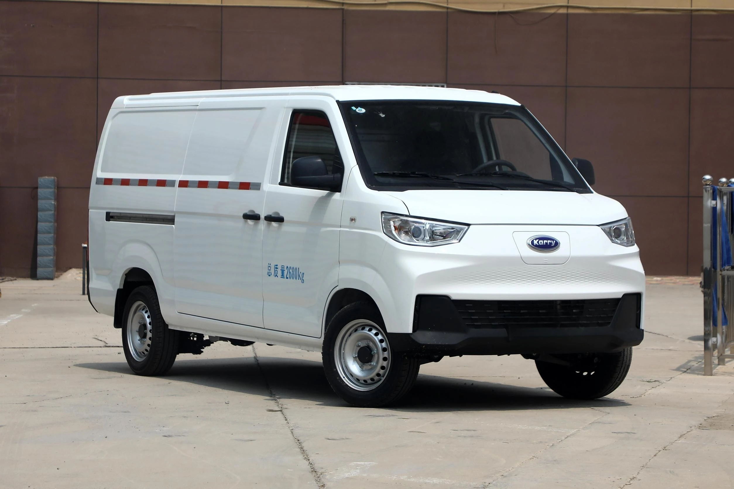 2023 Karry Cowfish Ev Mini Car Compartmjent Cargo Electromobile New ...