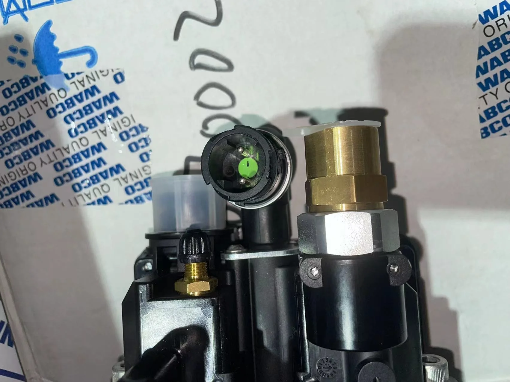 Original Wabco 9701500080 A0002501562 Pneumatic Clutch Actuator Kamaz ...