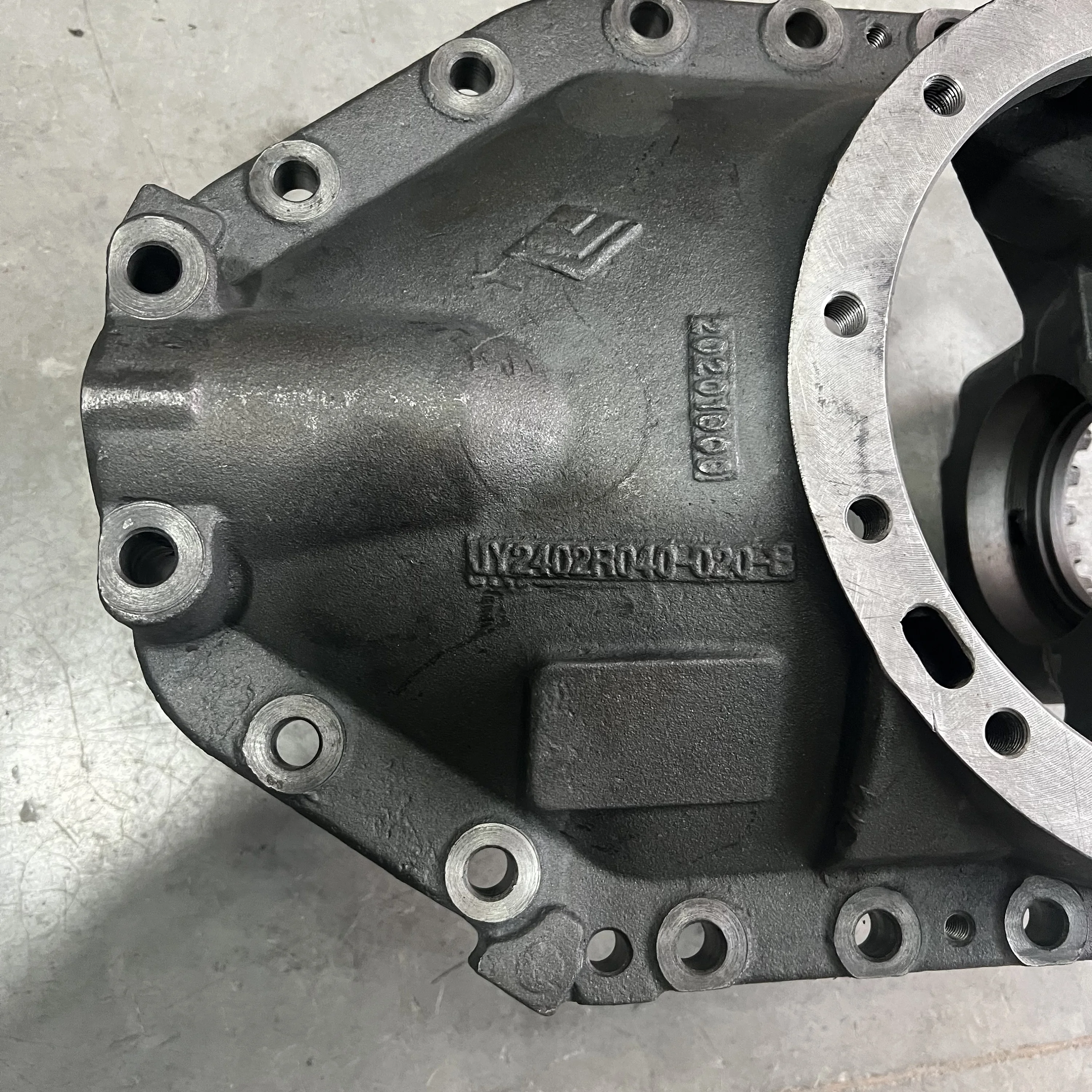 Sinotruk Howo Truck Parts Rear Axle Main Reducer Housing Model ...