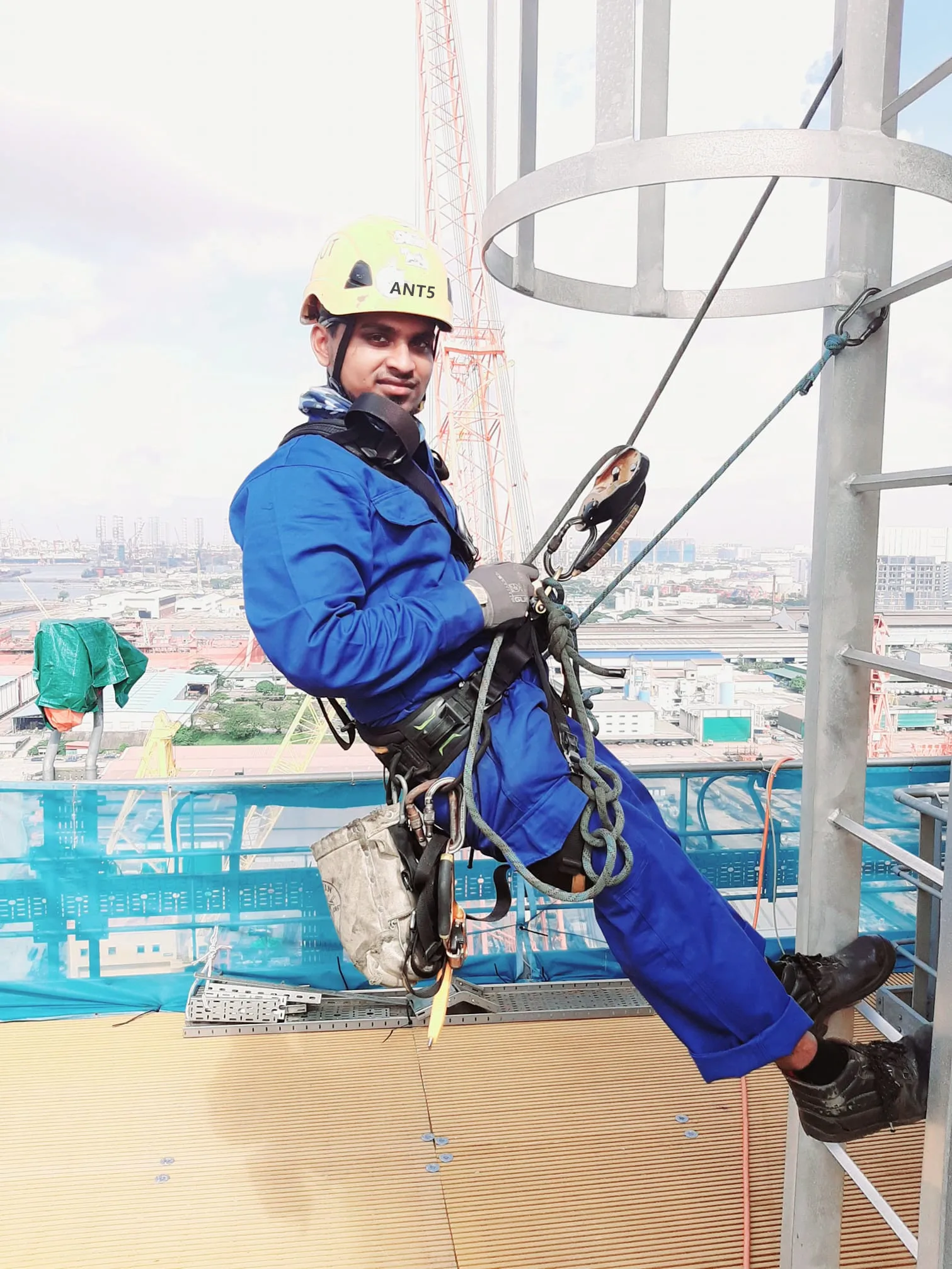 ANT5PPE Hard Hats - Safe and Durable Construction Helmets