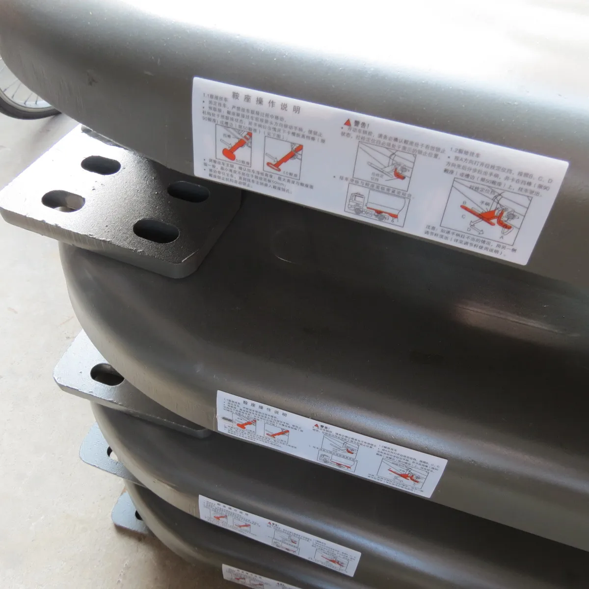 Saddle Traction Seat WG9130939100/2 - Comfort & Durability