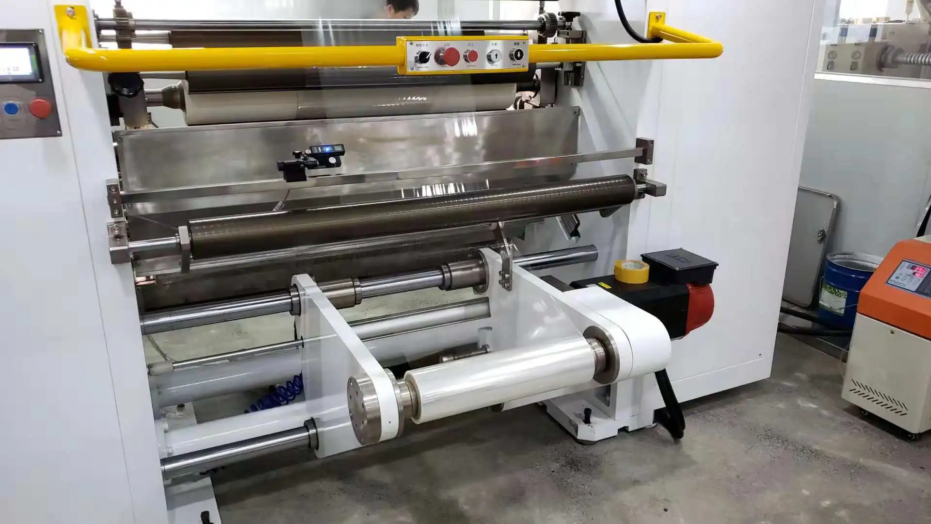 Solventless Film Laminating Machine - High Speed & Easy Operation