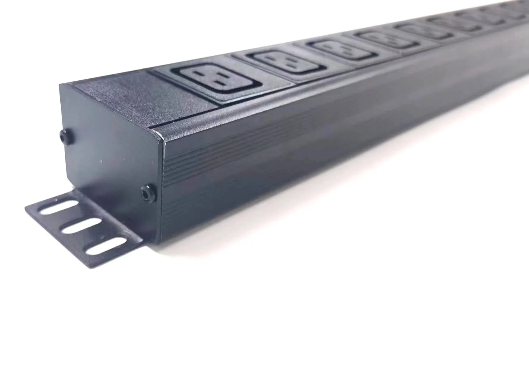12 Way IEC C19 PDU - Heavy Duty Power Distribution Unit