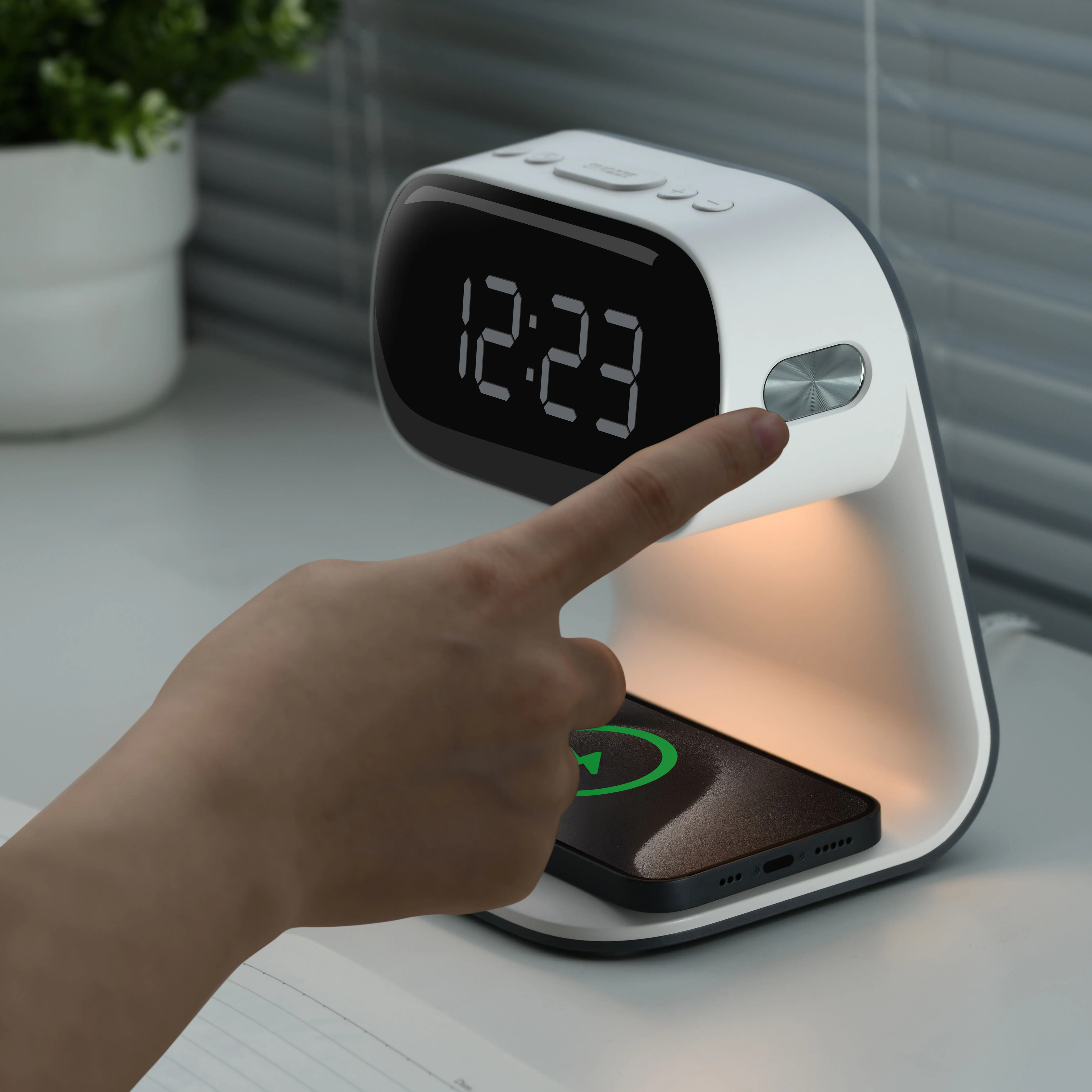 Bedside Lamp Wireless Charger 3 Step Night Light Alarm Clock with Phone ...