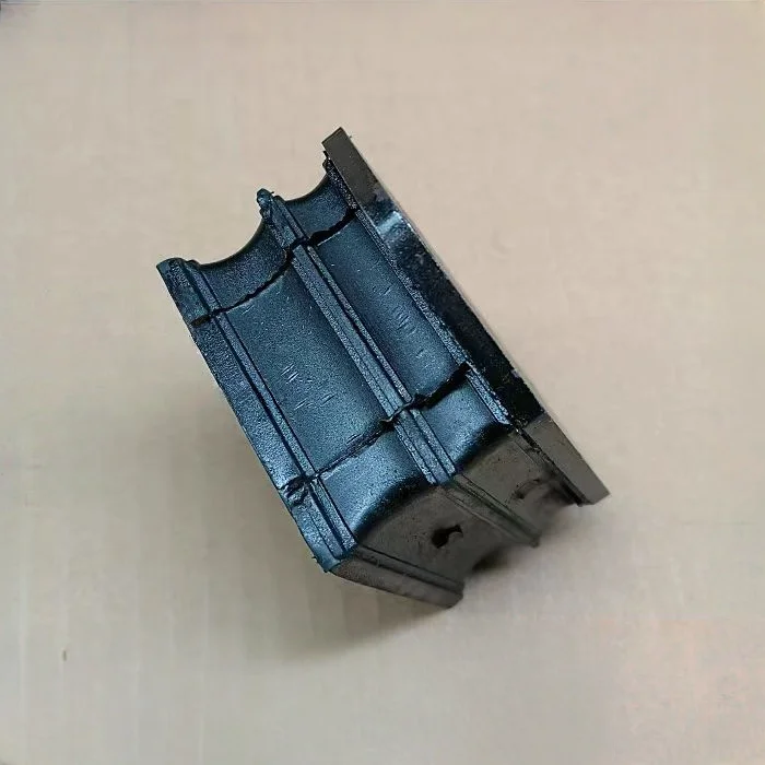 DZ9114593001 Front Engine Suspension Soft Gasket Engine Front Bracket ...