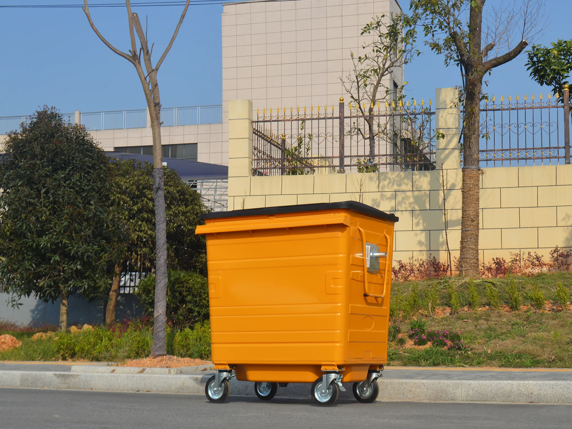 1100L Large Outdoor Metal Trash Bin - Durable & Sustainable