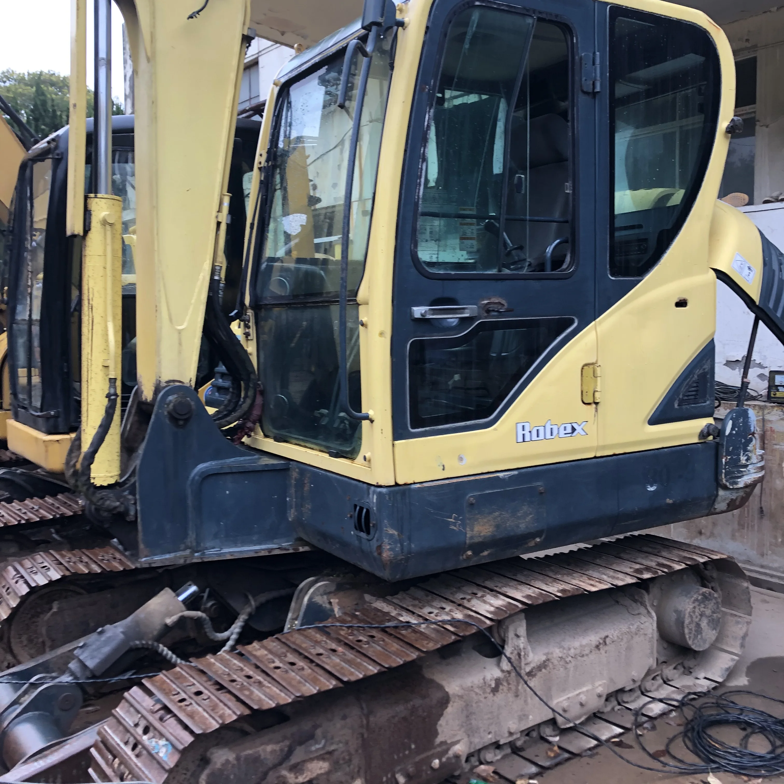 6 Ton HYUNDAI R60-9 Excavator - High Efficiency & Low Price