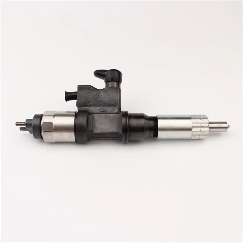 Car Engine Parts Diesel Engine Common Rail Fuel Injector 095000-6790 ...