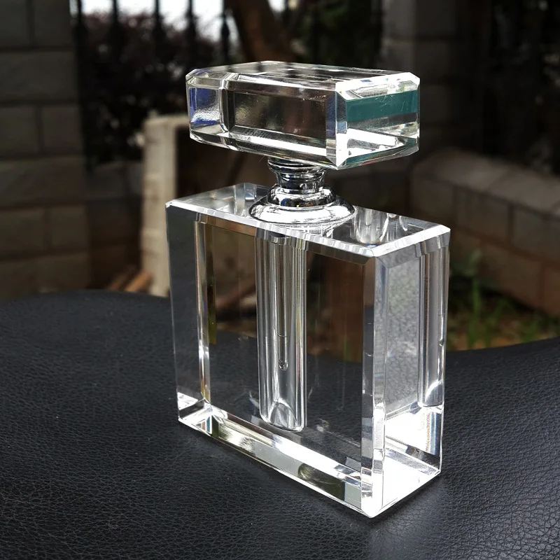 Customize Square Shape Crystal Perfume Bottle for Weddings