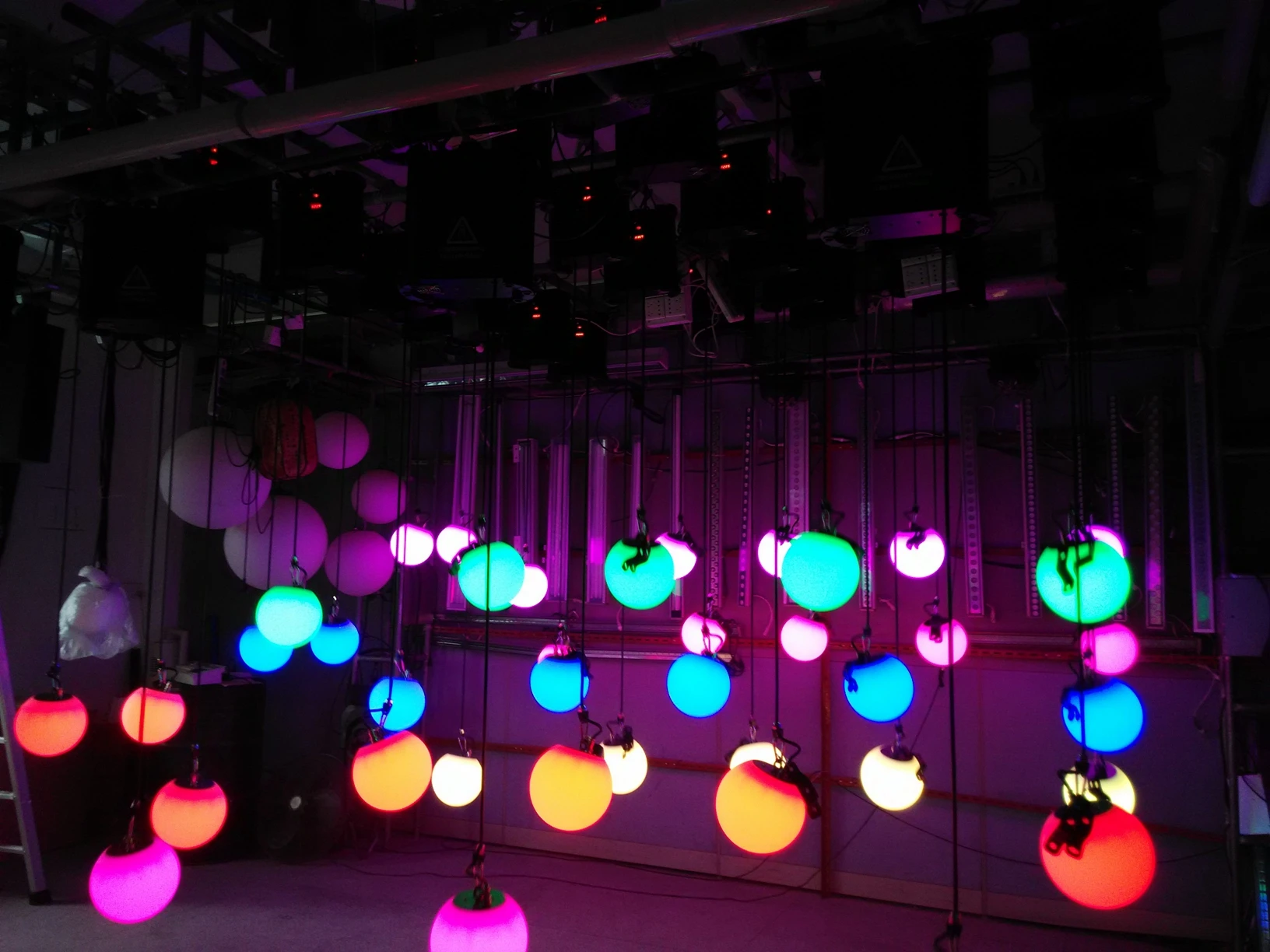 Colourful Winch Kinetic Led Ball Light Dmx512 Ball System Winch Led ...