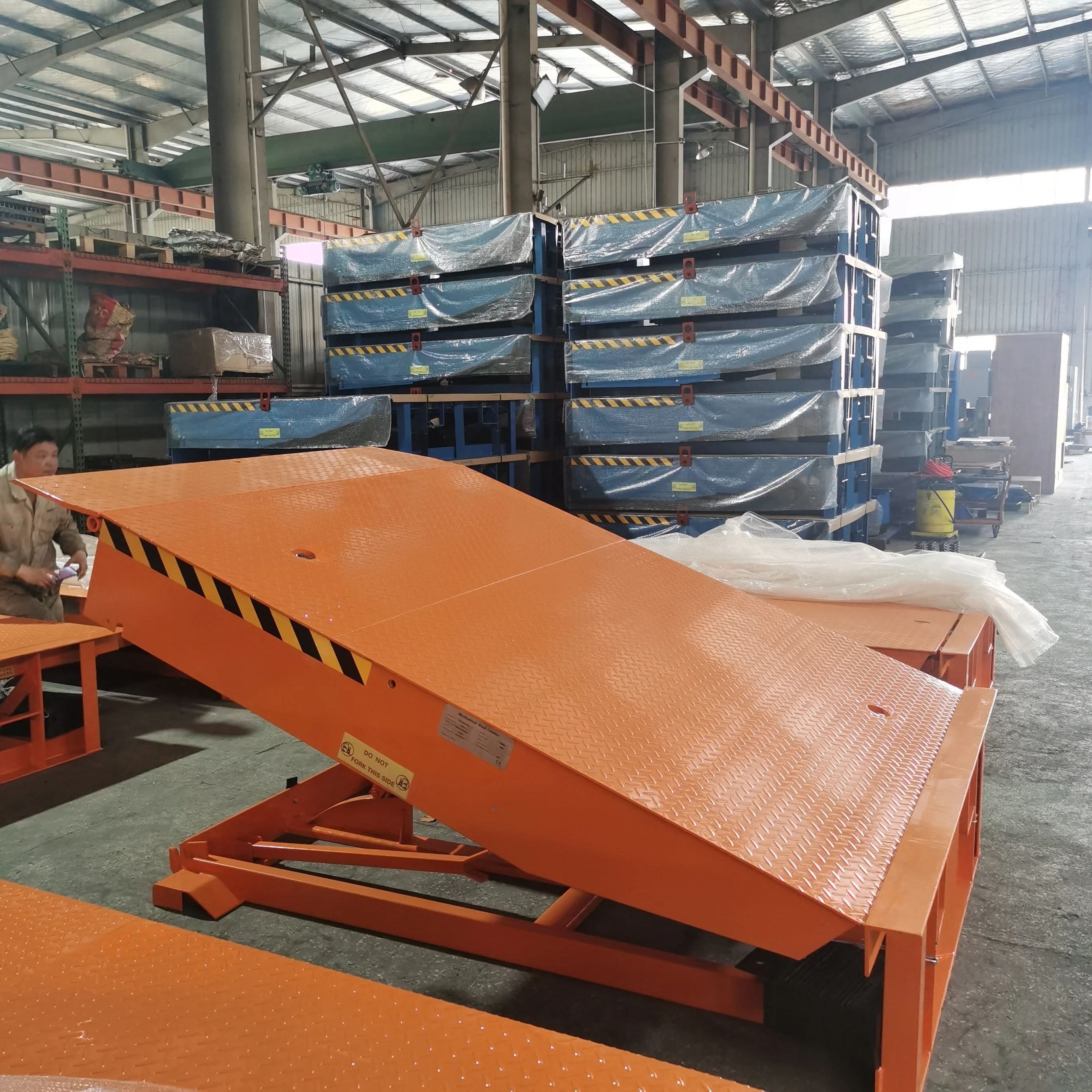 Dock Leveler Hydraulic Dock Ramp Leveler 12 Tons Hold Down Assembly ...