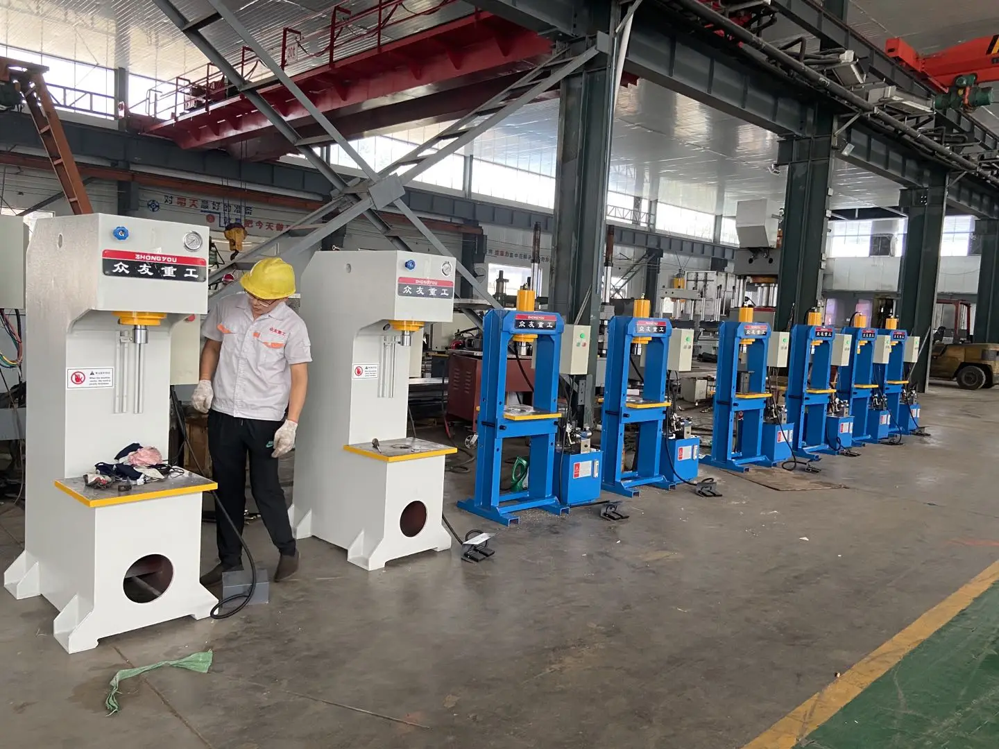 20/60 Tons Hydraulic Gantry Press Machine - Versatile & Durable