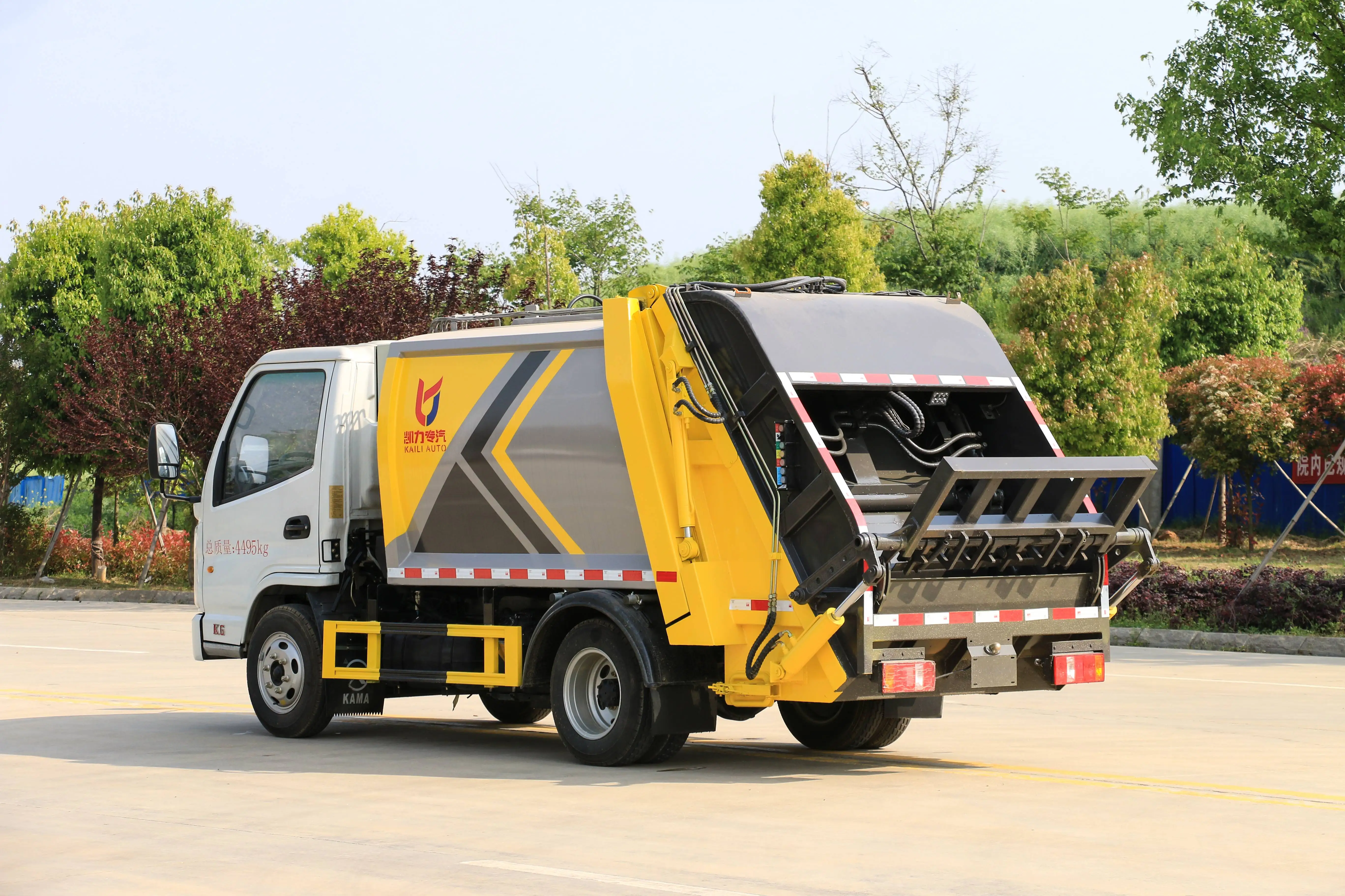 Small Rear Loader Garbage Truck 6cbm Capacity Waste Disposal Garbage ...
