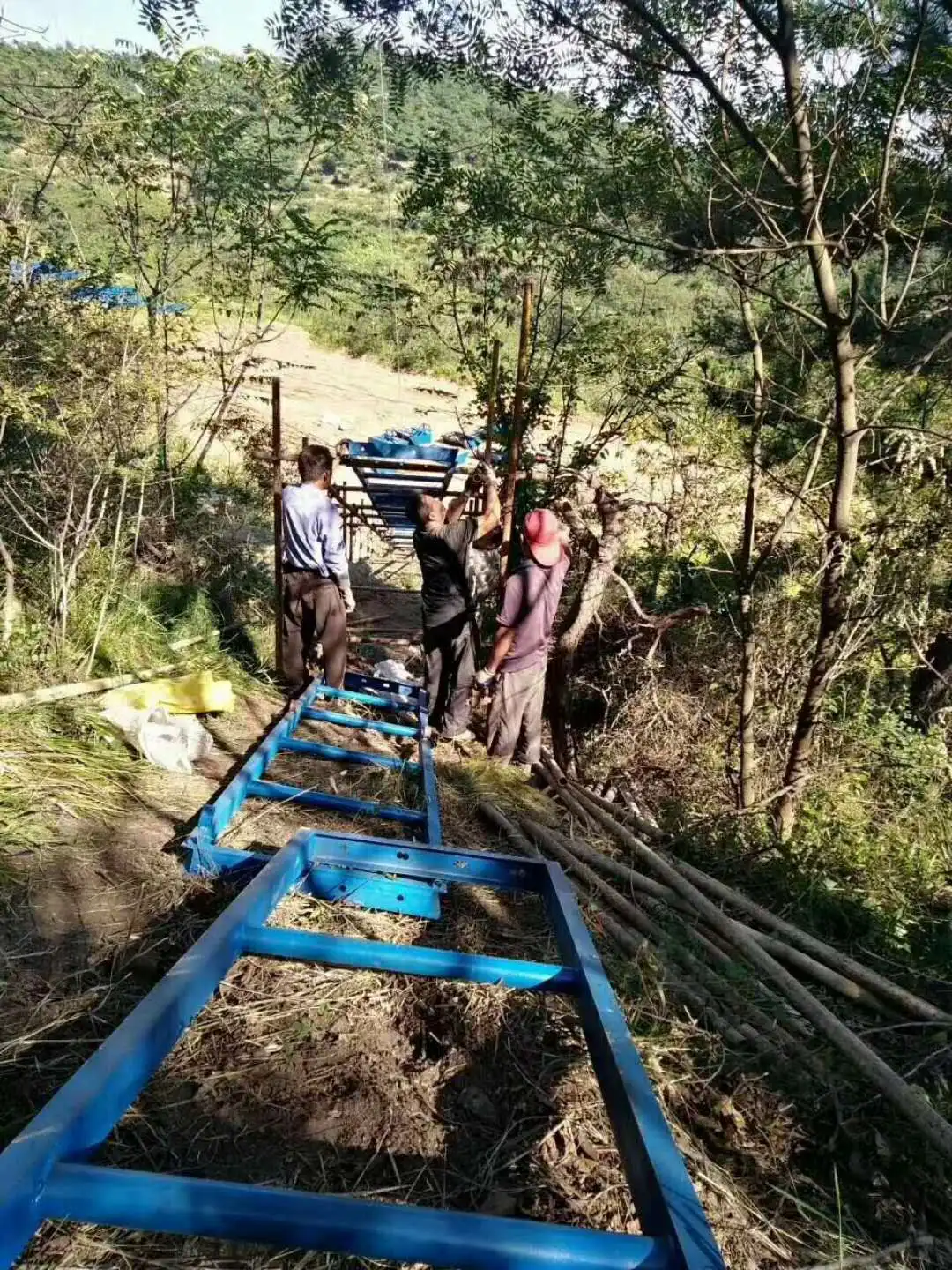 Slope Lifting Feeder Sand Bucket Hoist Mountain Creeper Feeding Machine ...