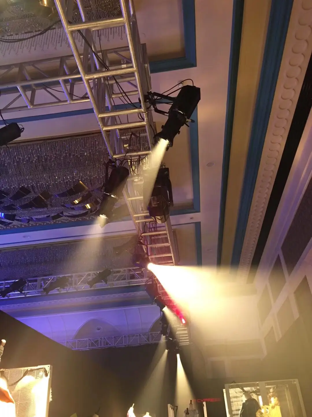 TV Studio Lighting - 200w RGBW Leko Spotlights for Stage