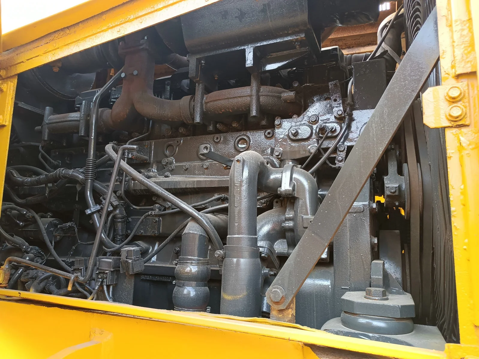 Komatsu WA600 Wheel Loader - High Load Moment & Versatility