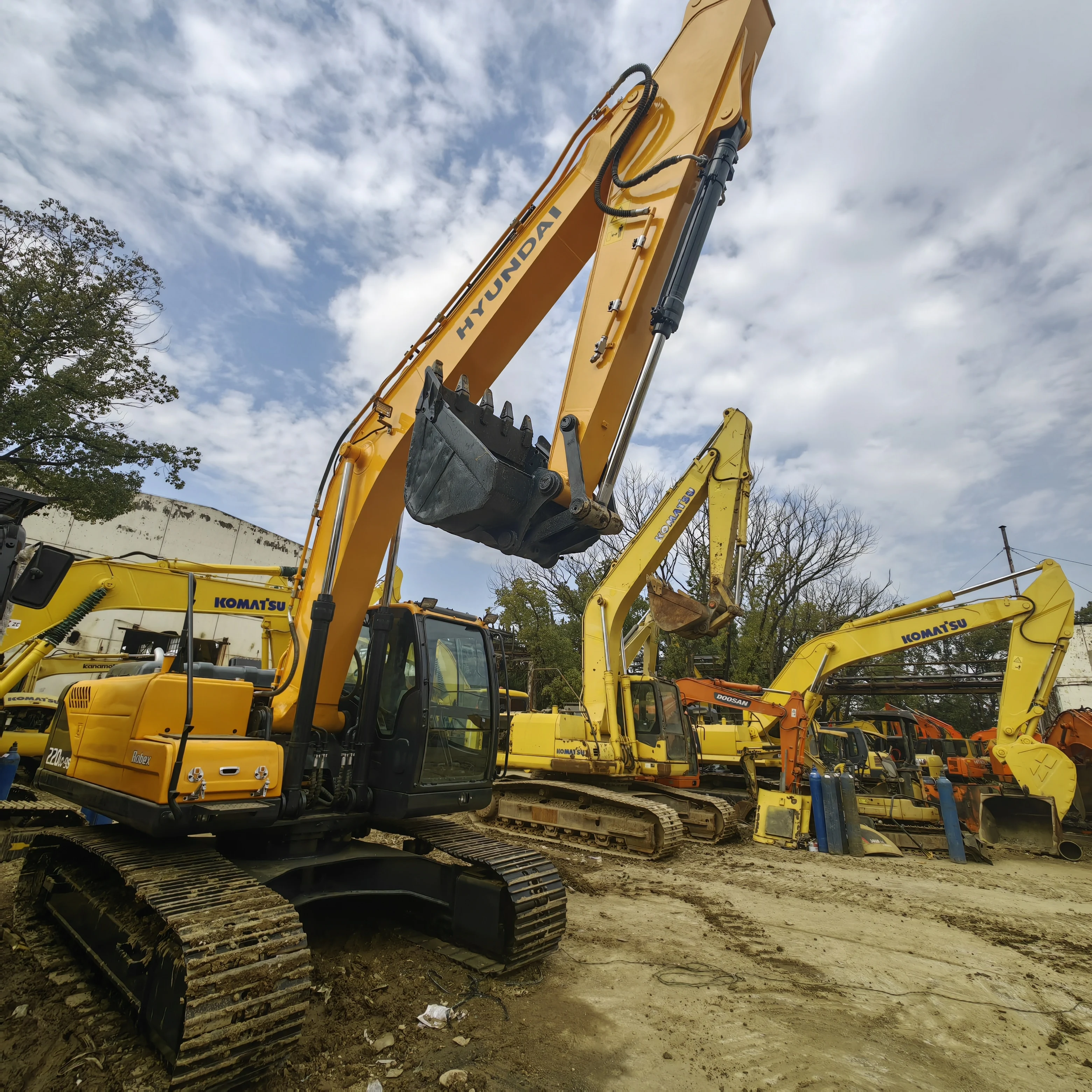 Korean Made 22 Ton Hyundai Digger Used Hyundai Excavator 220lc-9s S ...