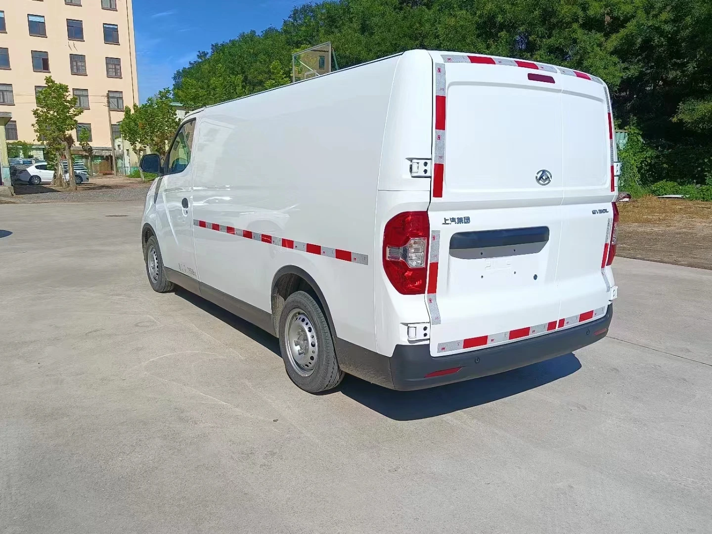 SAIC Maxus EV30 2024 - High Quality Electric Light Truck VAN
