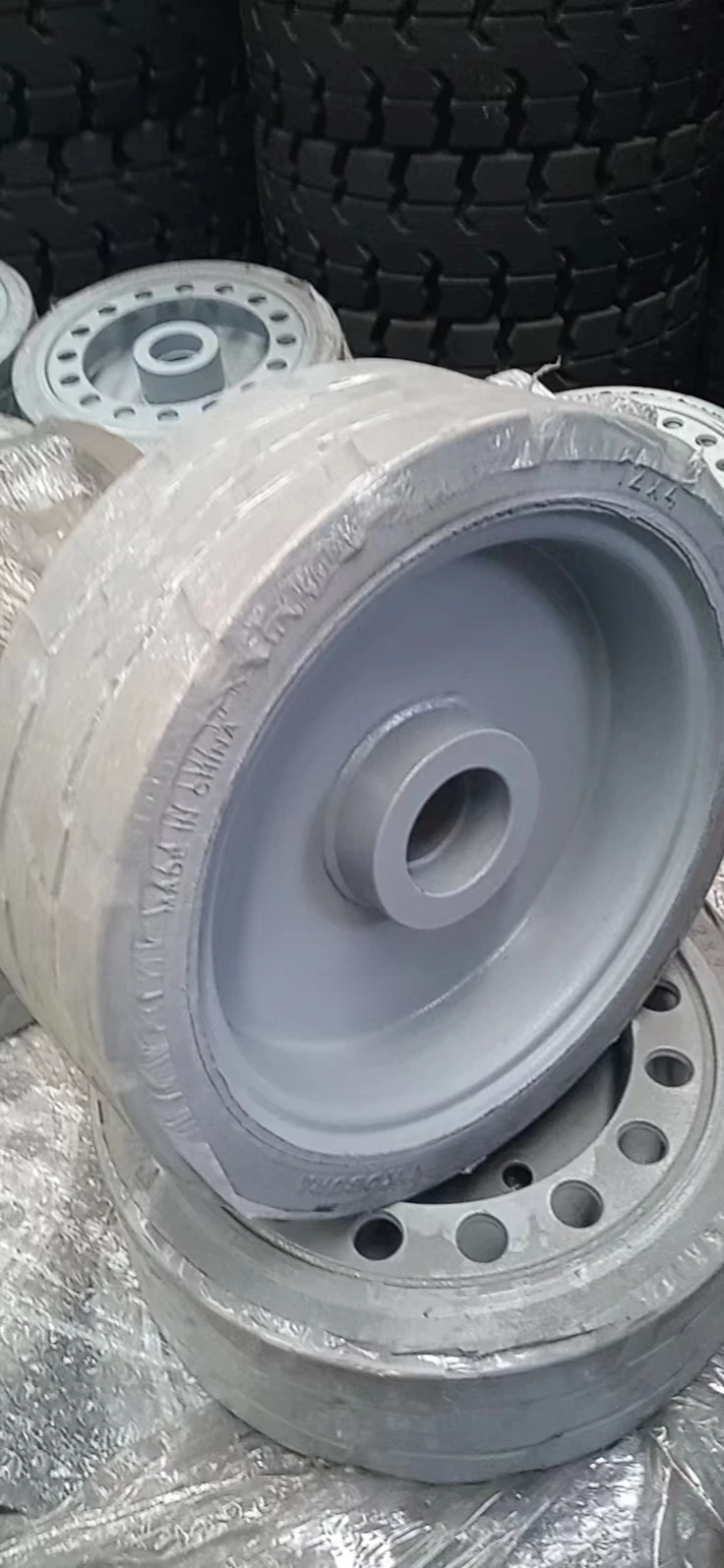 Snorkel Self-propelled Scissor Lift Rubber Solid Wheel Tires 12x4 Solid ...