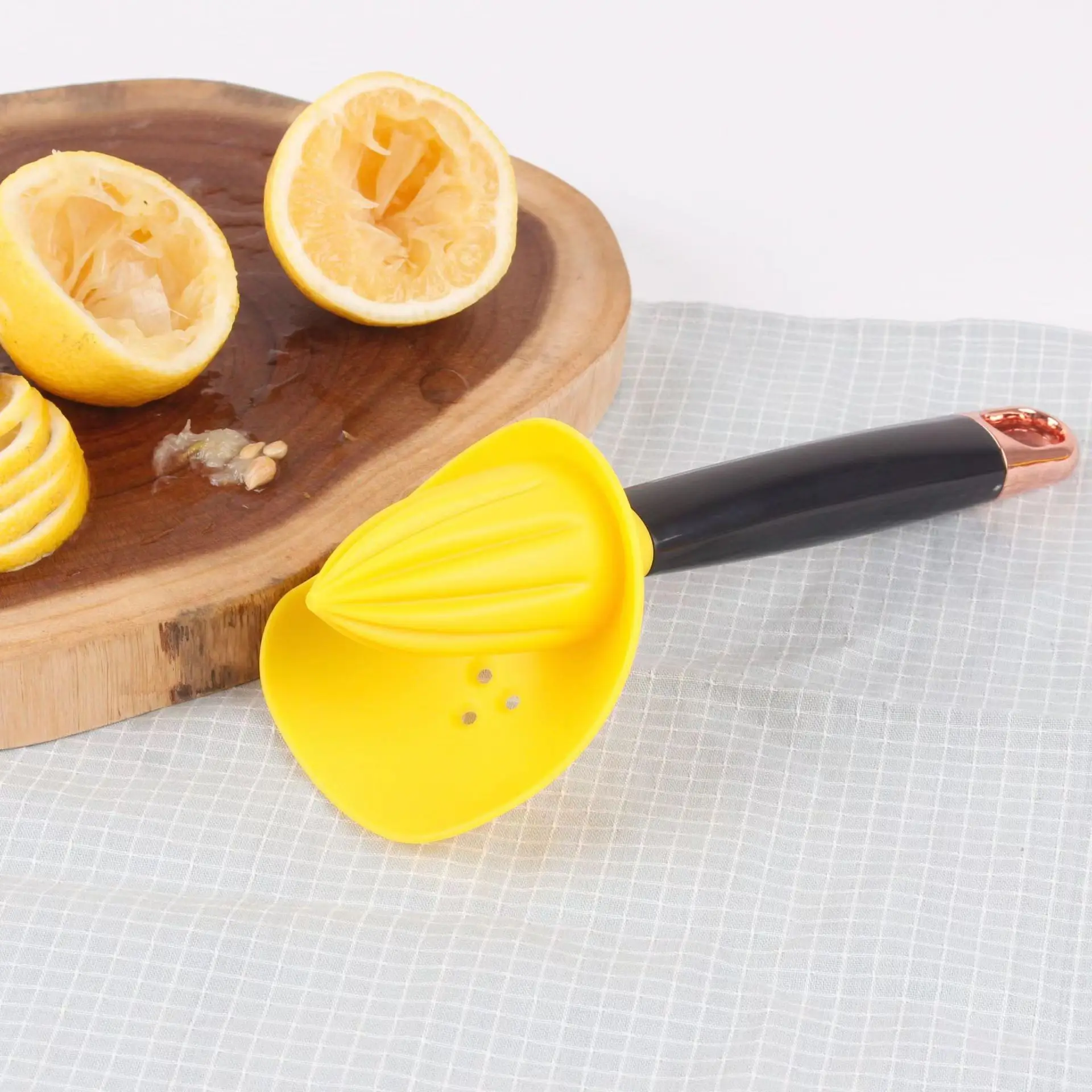 Hot Sale 2 In 1 Manual Lemon Press Multi-function Fruit Squeezer Lemon Peeler - Buy Multi ...
