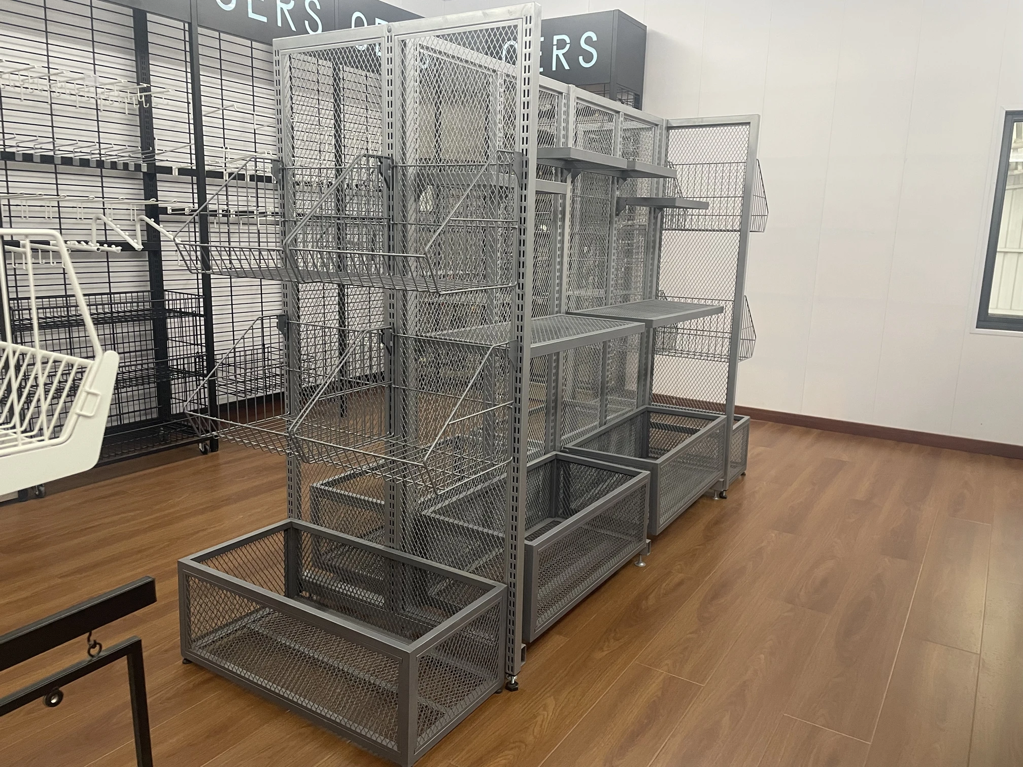 Foldable Oblique Mesh Supermarket Storage Cage Supermarket Display ...