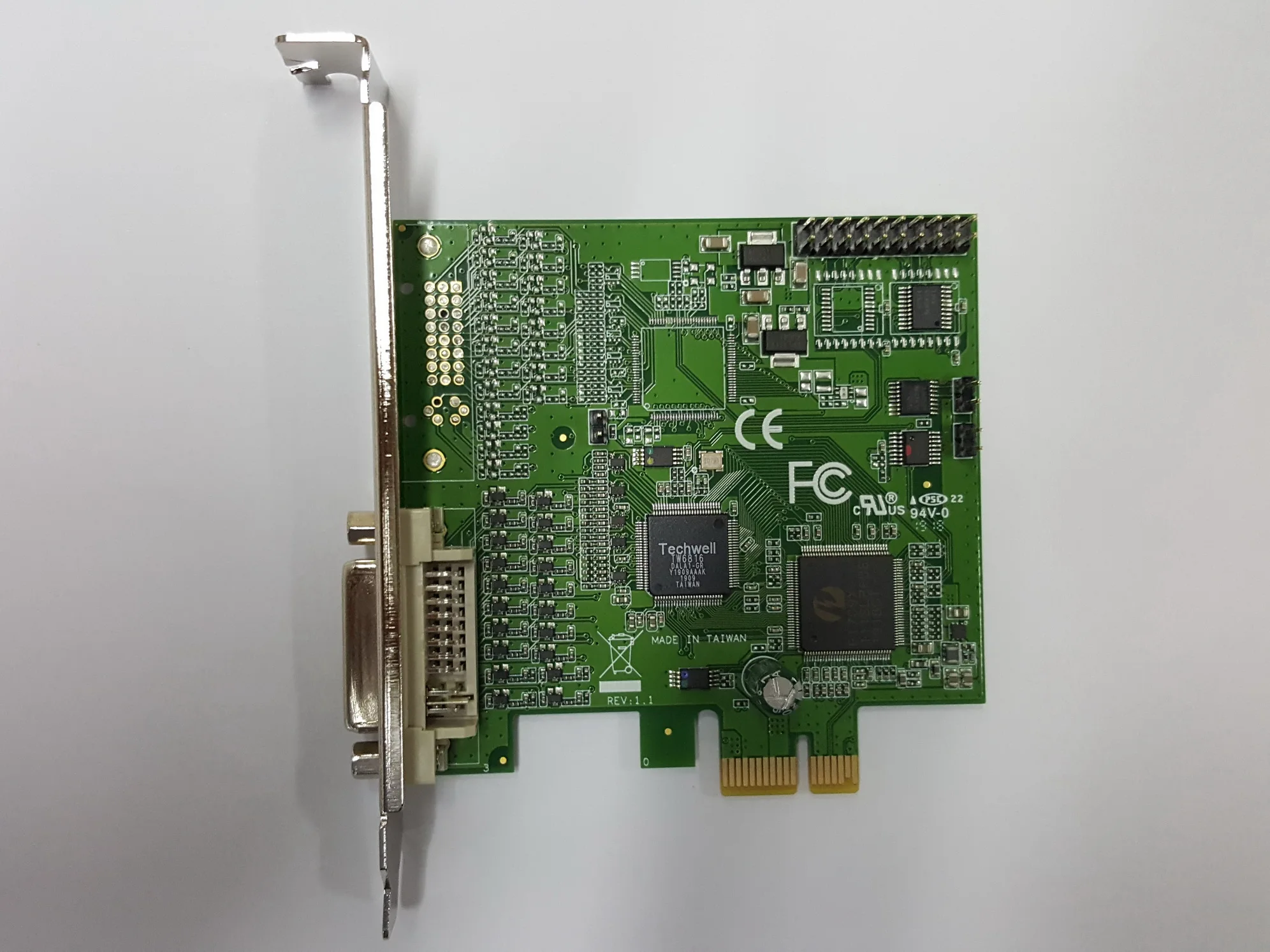 4 Channels AV BNC Inputs SD Analog Video Capture Card