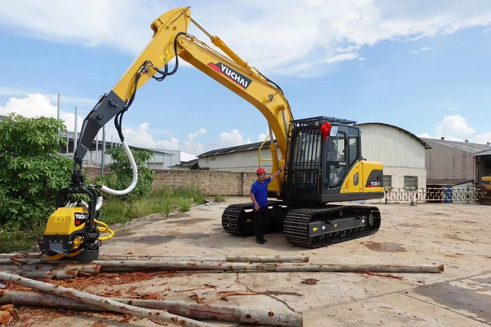 Yuchai F35 Hydraulic Logging Harvester - Efficient Tree Cutting
