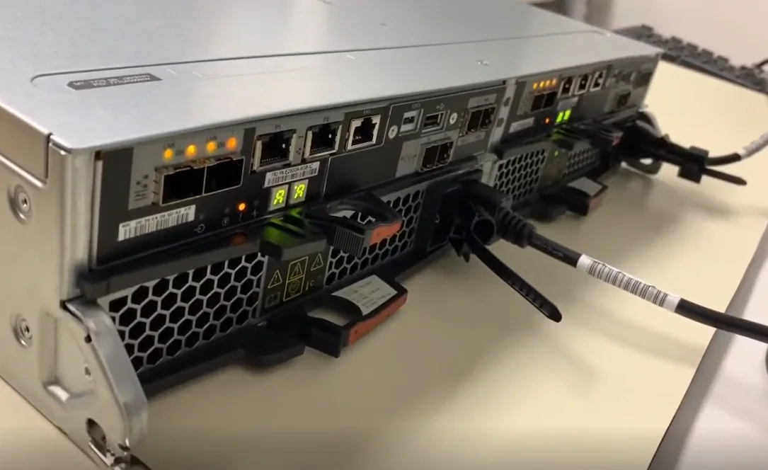 7Y70CTO2WW Thinksystem DE4000H Hybrid Storage Array - 2U 24sff/12lff