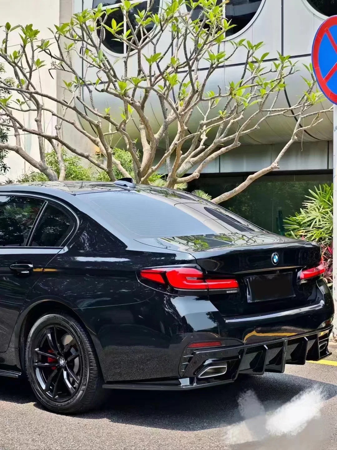 VTEN Body Kit Rear Diffuser Spoiler LED Light for BMW 5 Series G30