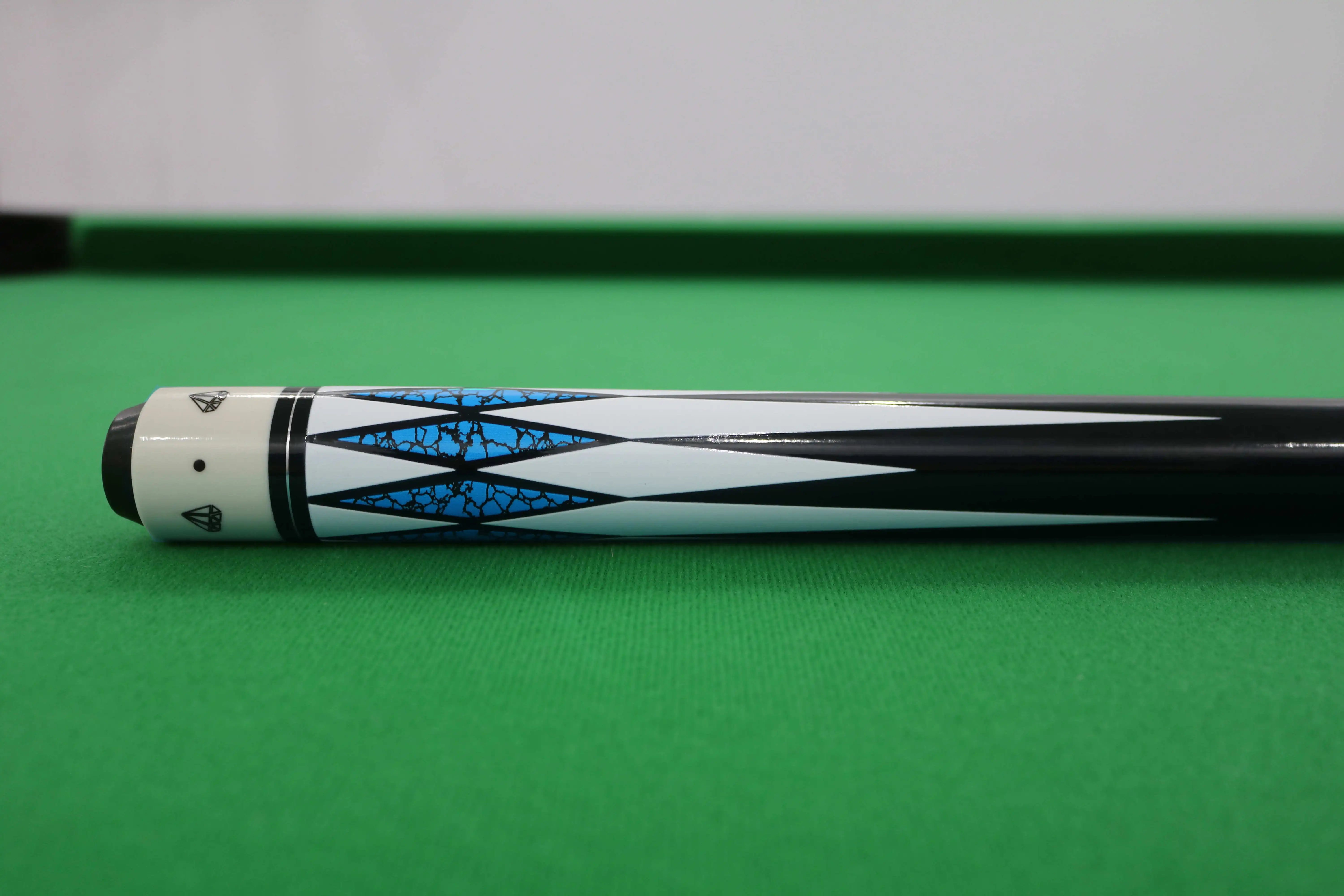 Shop High Quality Maple Wood Snooker & Billiard Cues