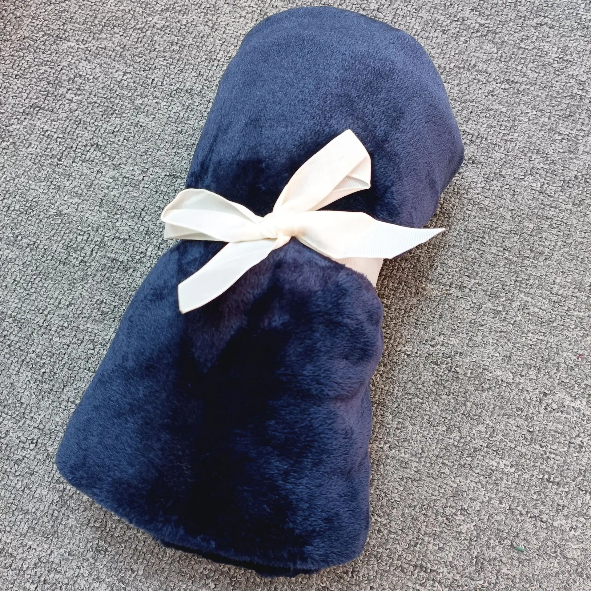 Wholesale Logo Soft Throw Plush Solid Color Flannel Fleece Blanket ...