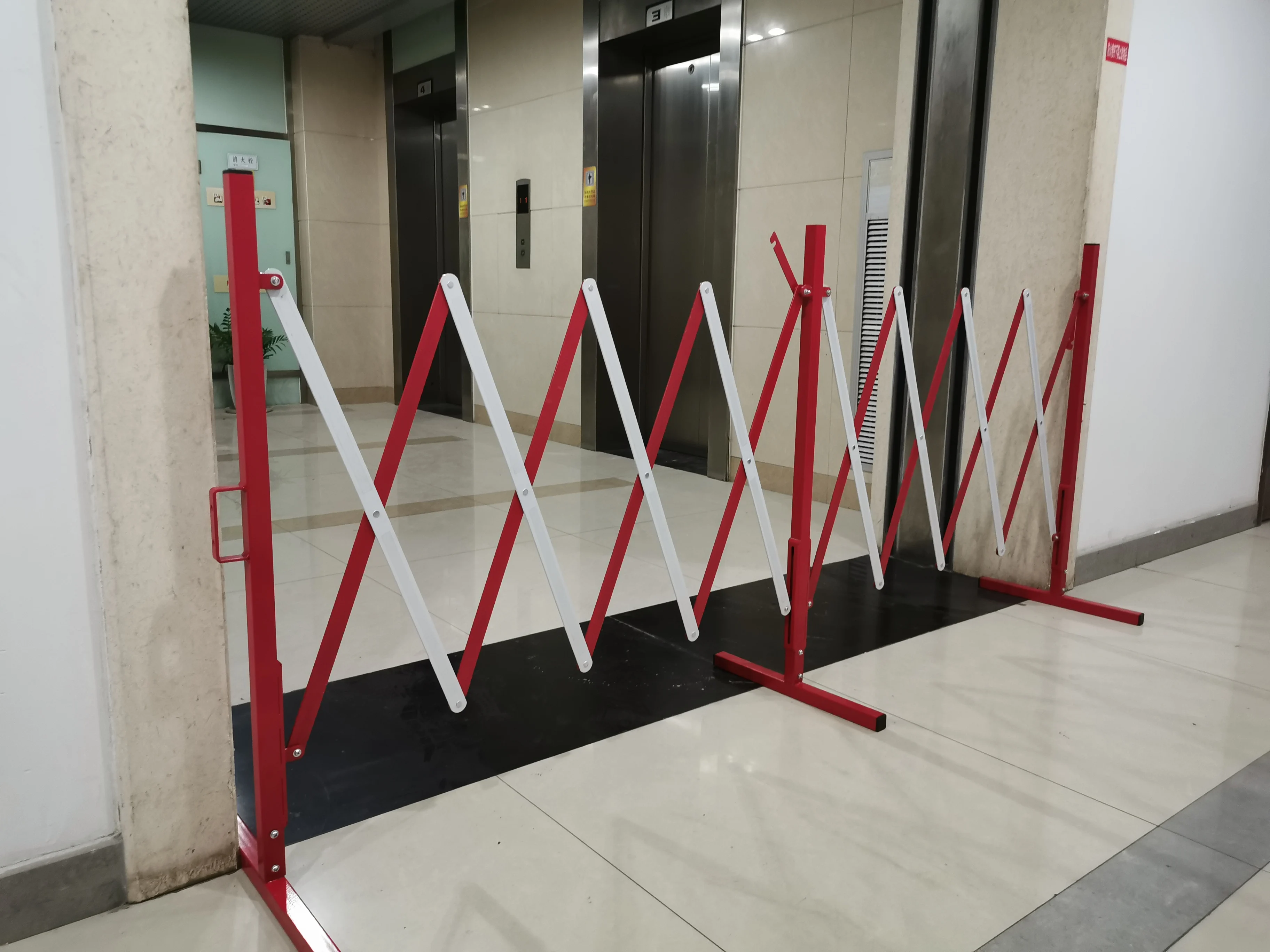 4m Max Expandable Width Metal Telescopic Retractable Barrier Gate ...
