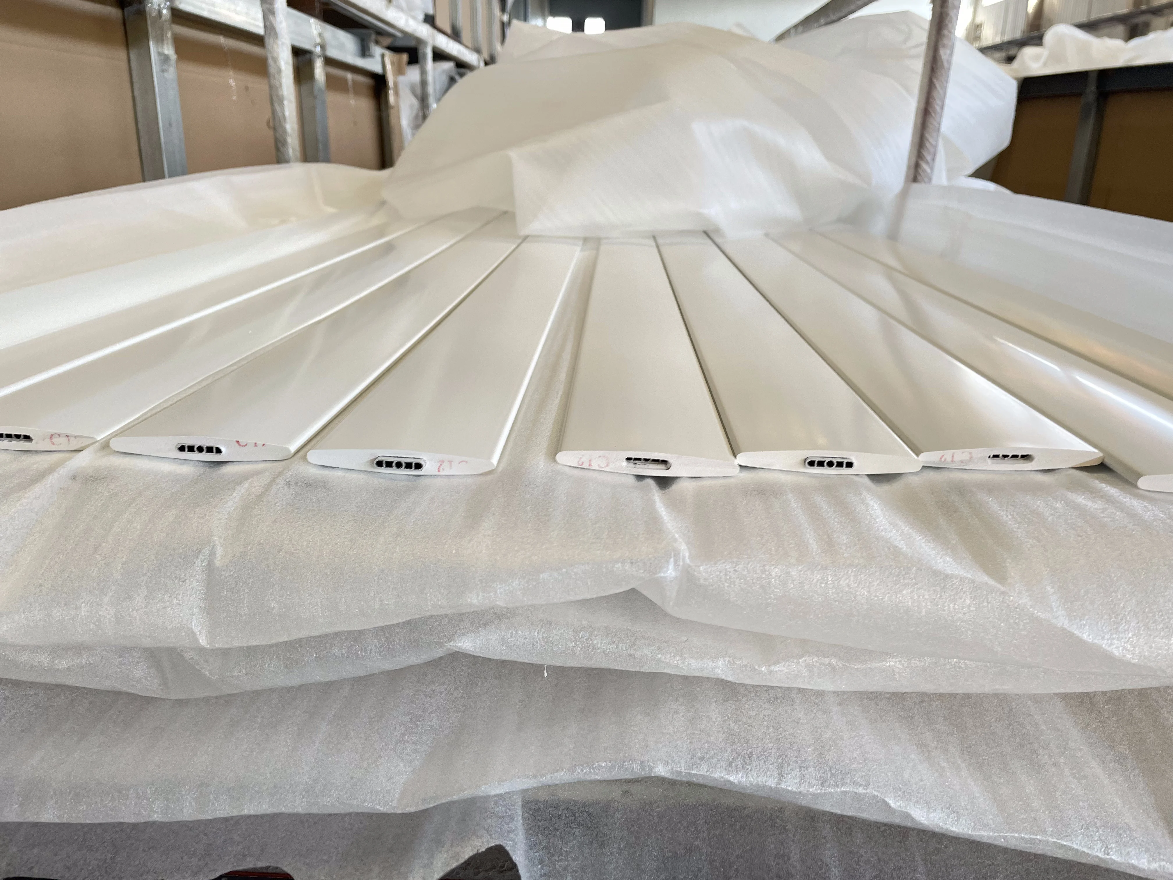 Export Scratch Resistant White PVC Plantation Shutter Components for Window
