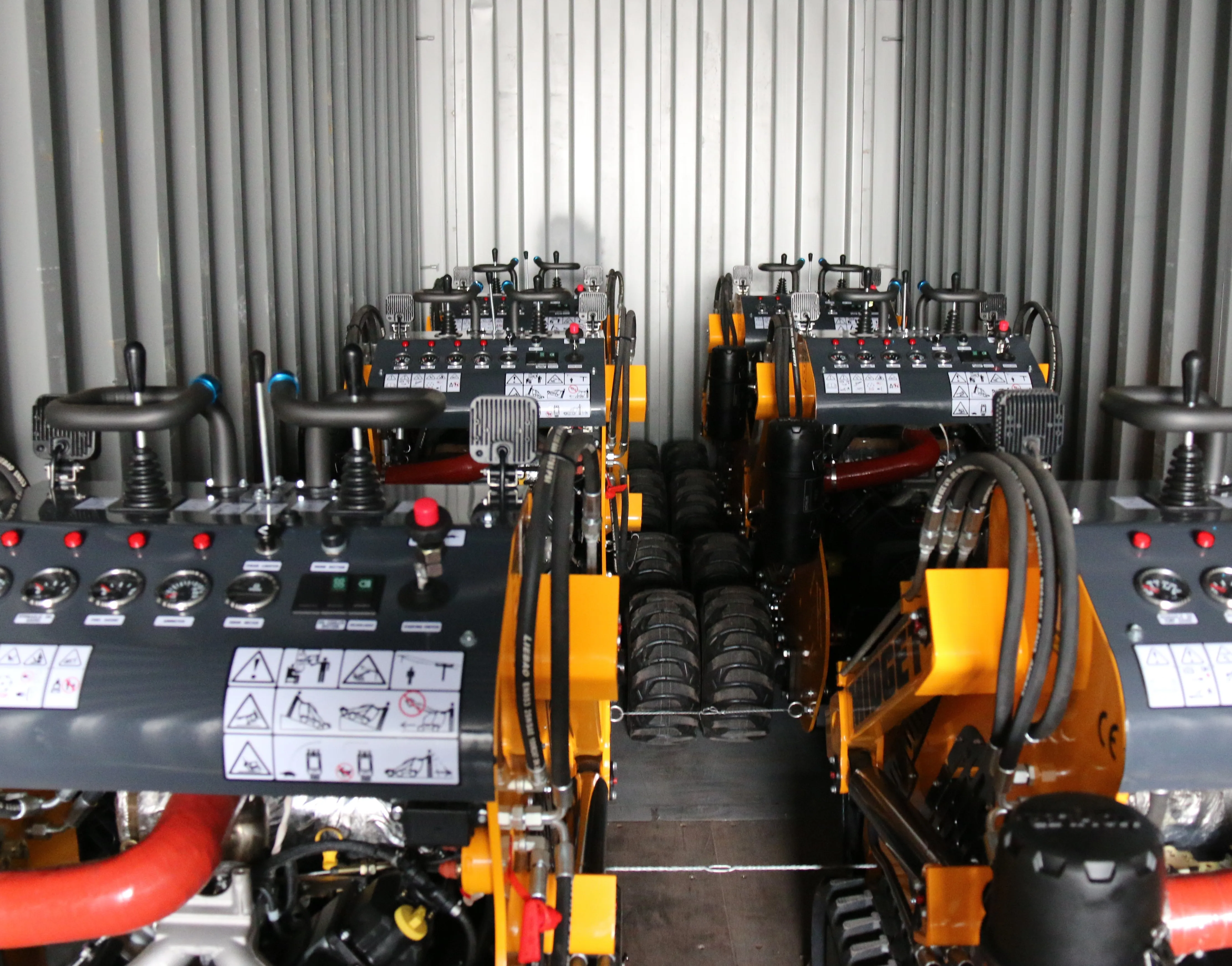 4WD Compact Structure Mini Skid Steer Loaders With 4 Hydraulic Driving ...